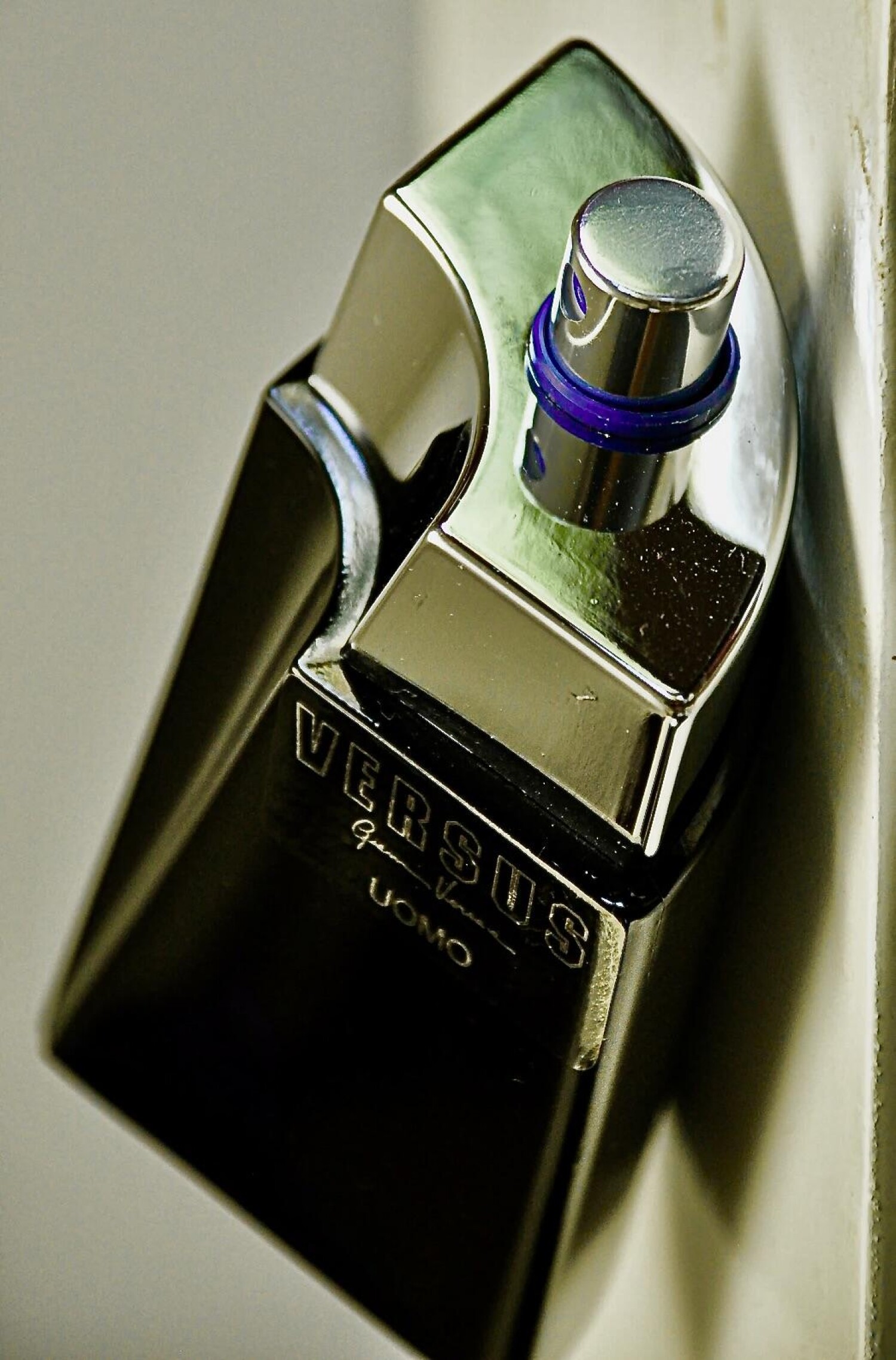 Versus Uomo Versace cologne - a fragrance for men 1991