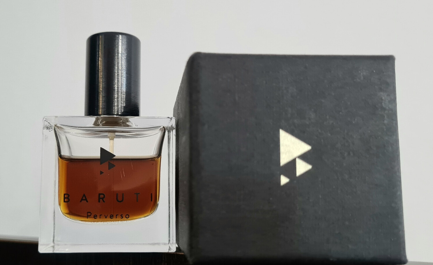 Perverso Baruti 香水 - 2019年のユニセックス フレグランス