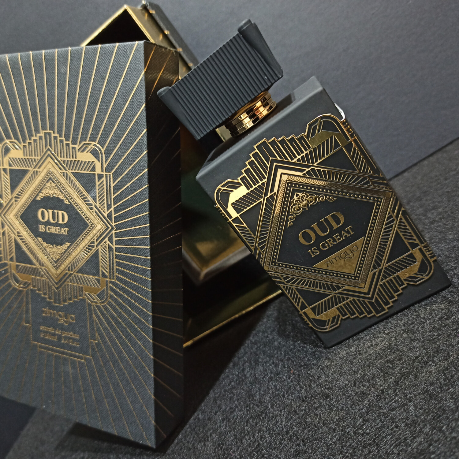 Oud Is Great Zimaya - una fragranza unisex 2023