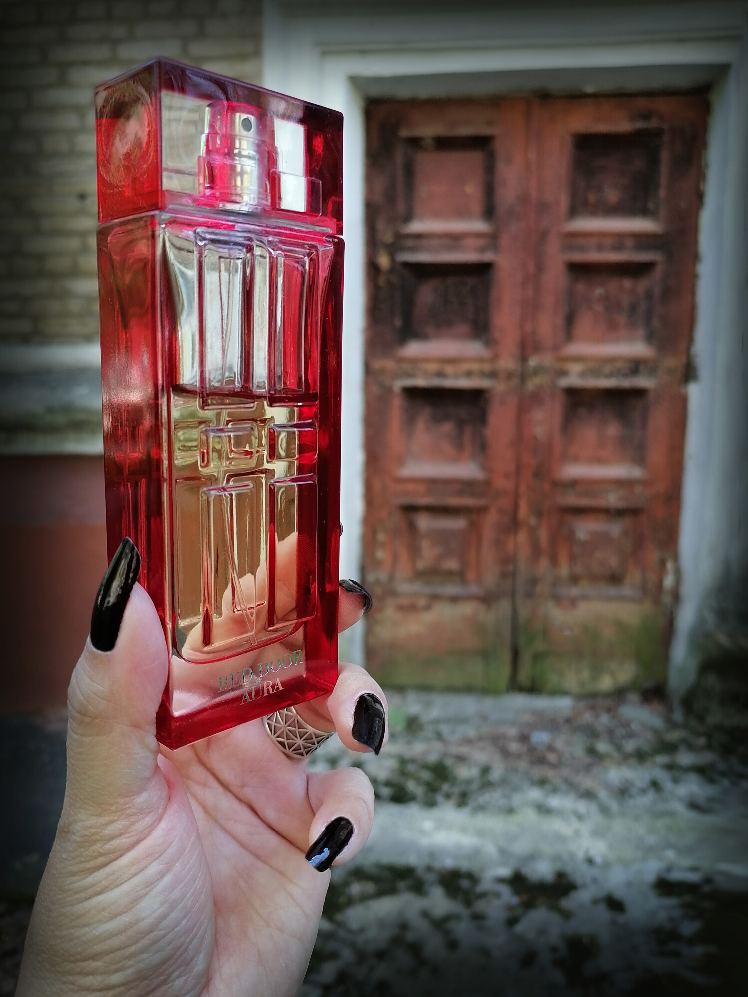 Red Door Aura Elizabeth Arden perfume - a fragrance for women 2012