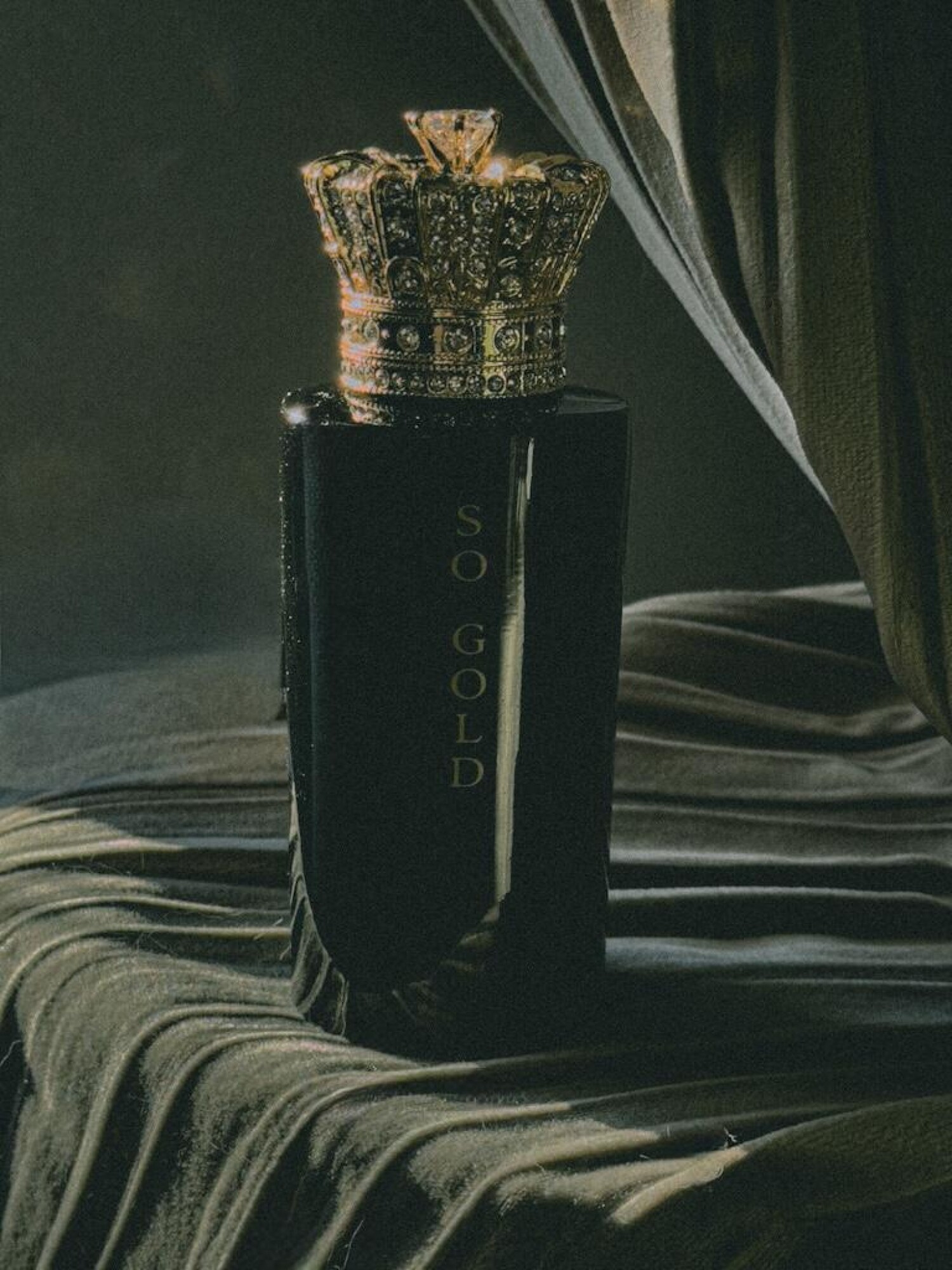 So Gold Royal Crown perfume - a fragrance for women and men 2017