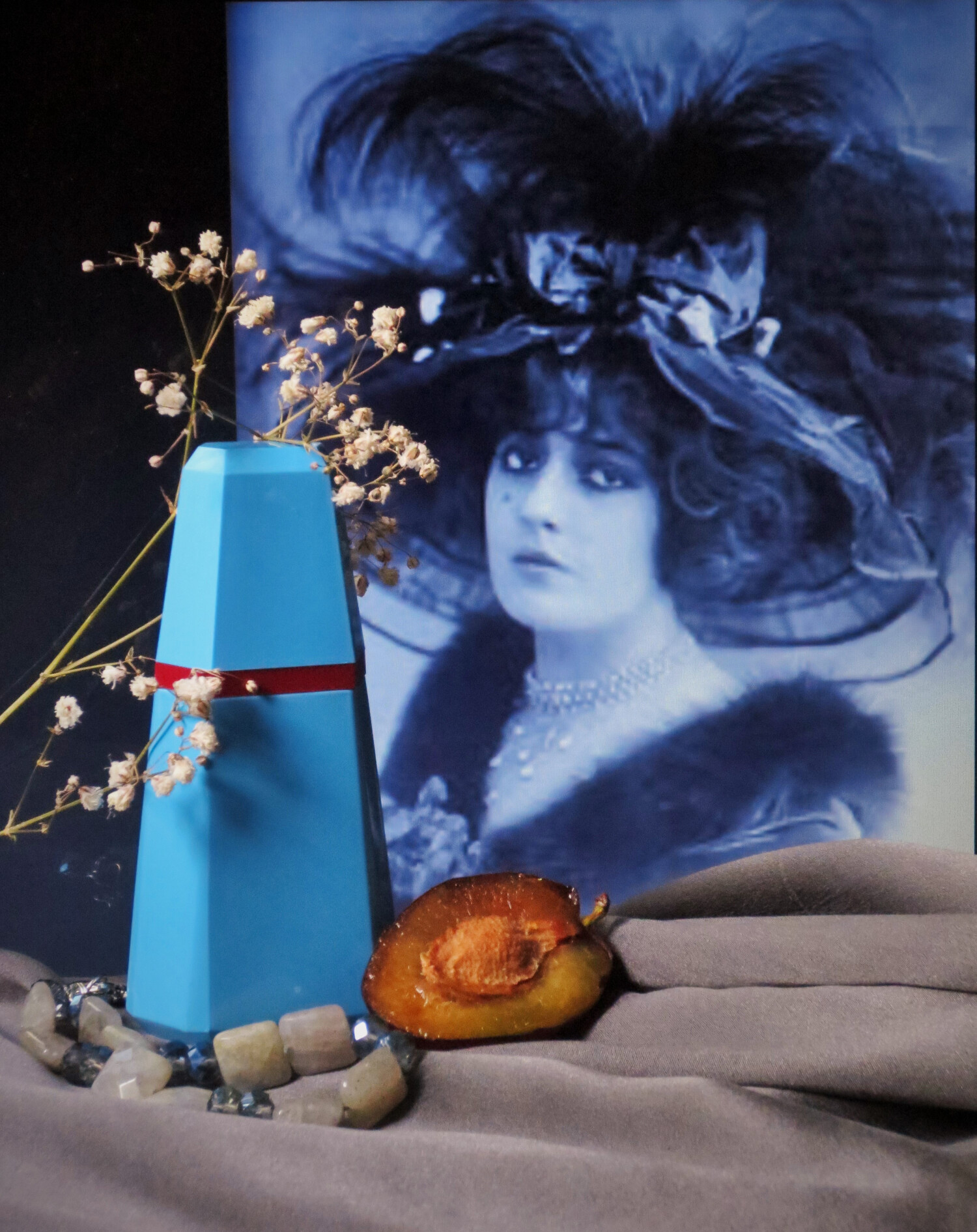 LouLou Cacharel perfume - a fragrance for women 1987