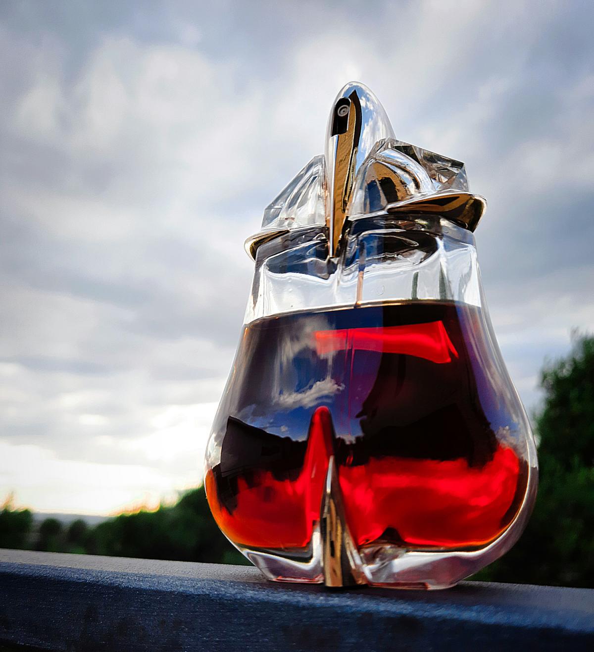 Alien Essence Absolue Mugler perfume - a fragrance for women 2012