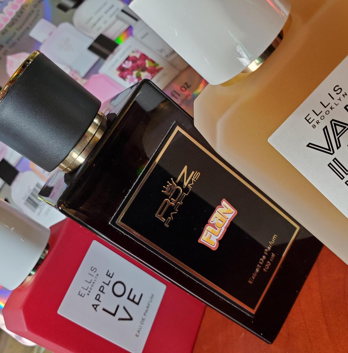 Apple Love Ellis Brooklyn perfume - a fragrance for women 2023