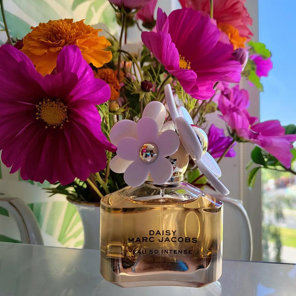Daisy Eau So Intense Marc Jacobs perfume - a fragrance for women 2021