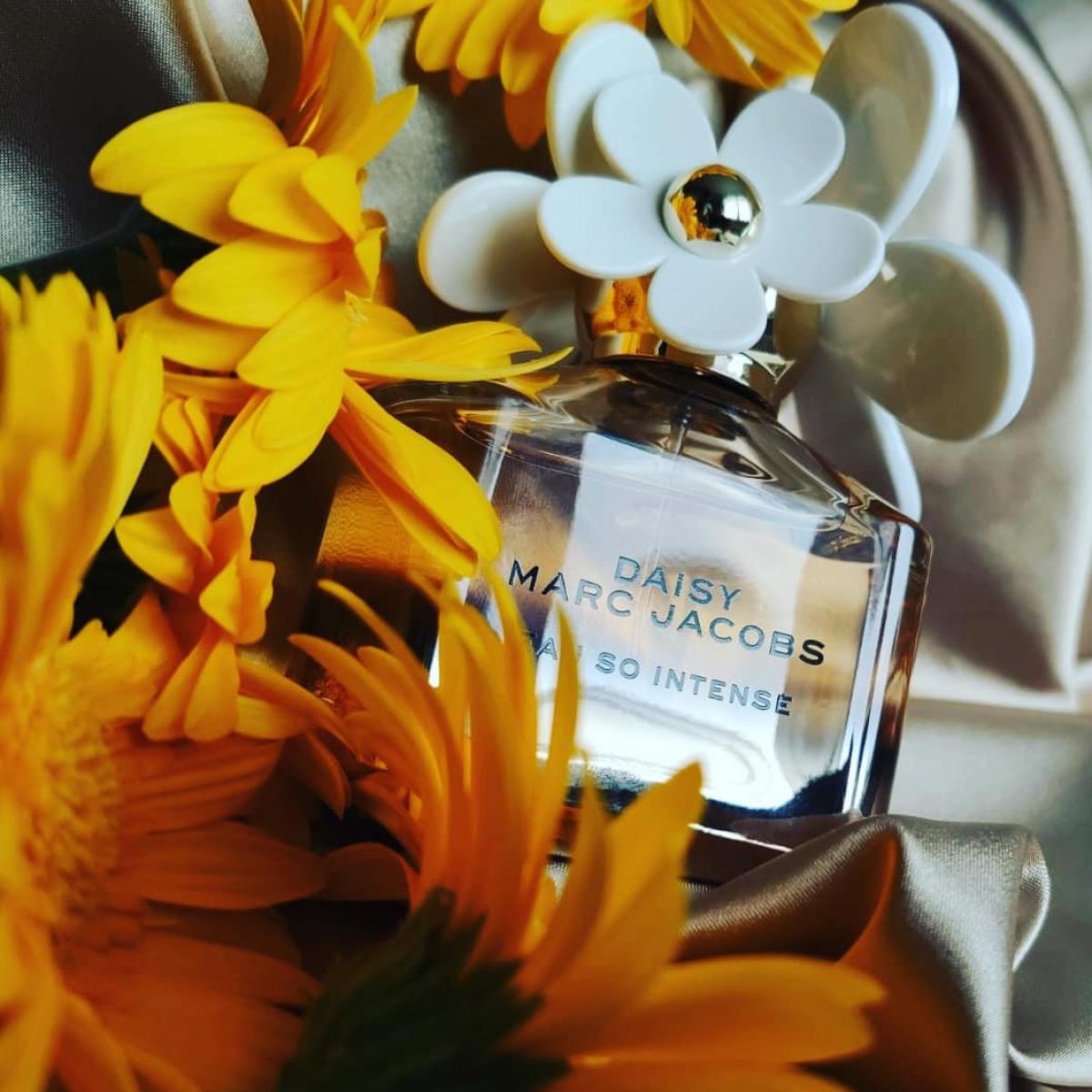 Daisy Eau So Intense Marc Jacobs perfume - a fragrance for women 2021