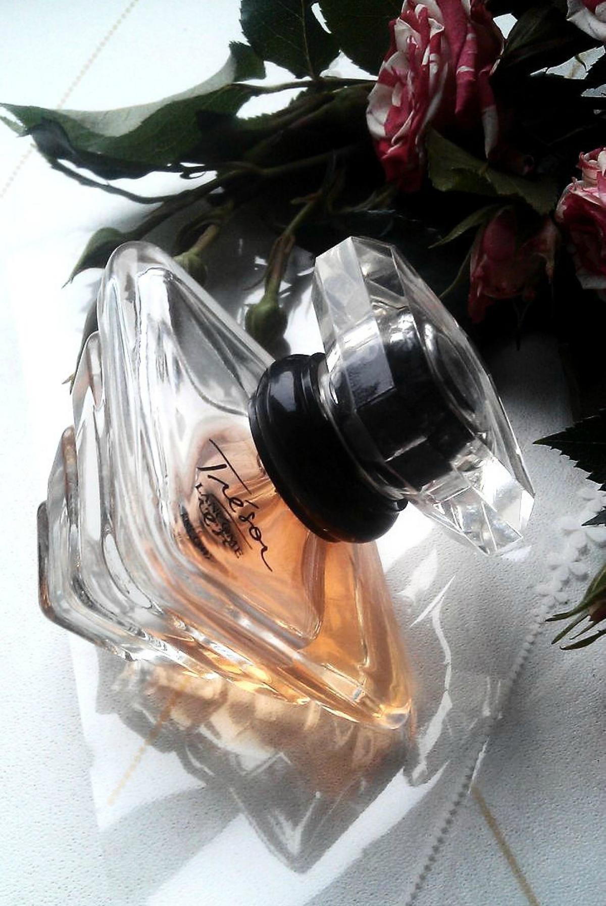 Tresor Lancome perfume - a fragrance for women 1990