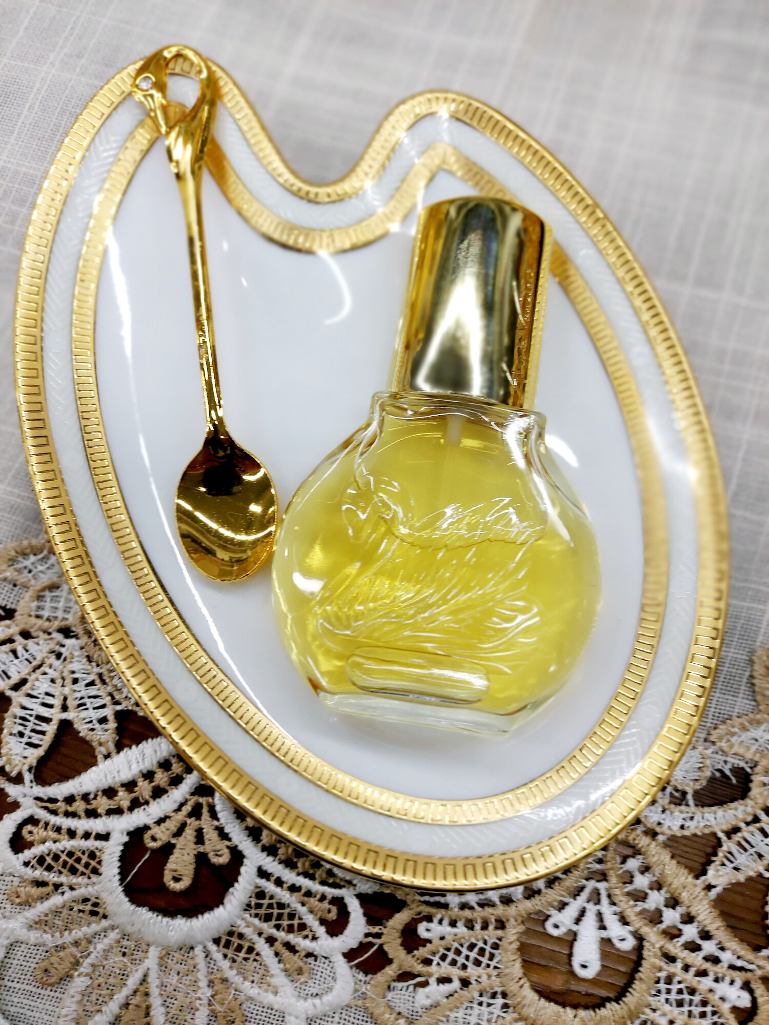 Vanderbilt Gloria Vanderbilt perfume - a fragrance for women 1982