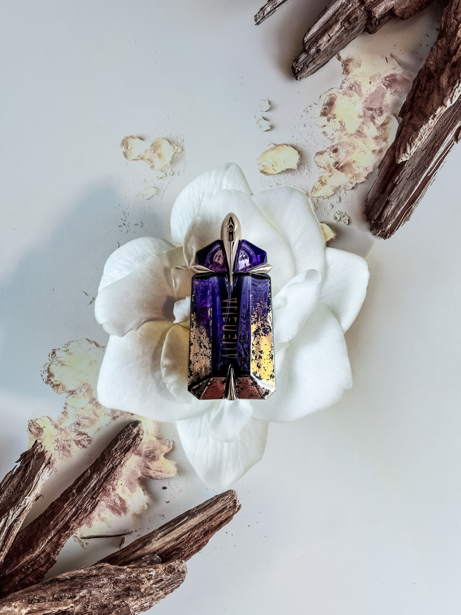 Alien Divine Ornamentations Mugler perfume - a fragrance for women 2016