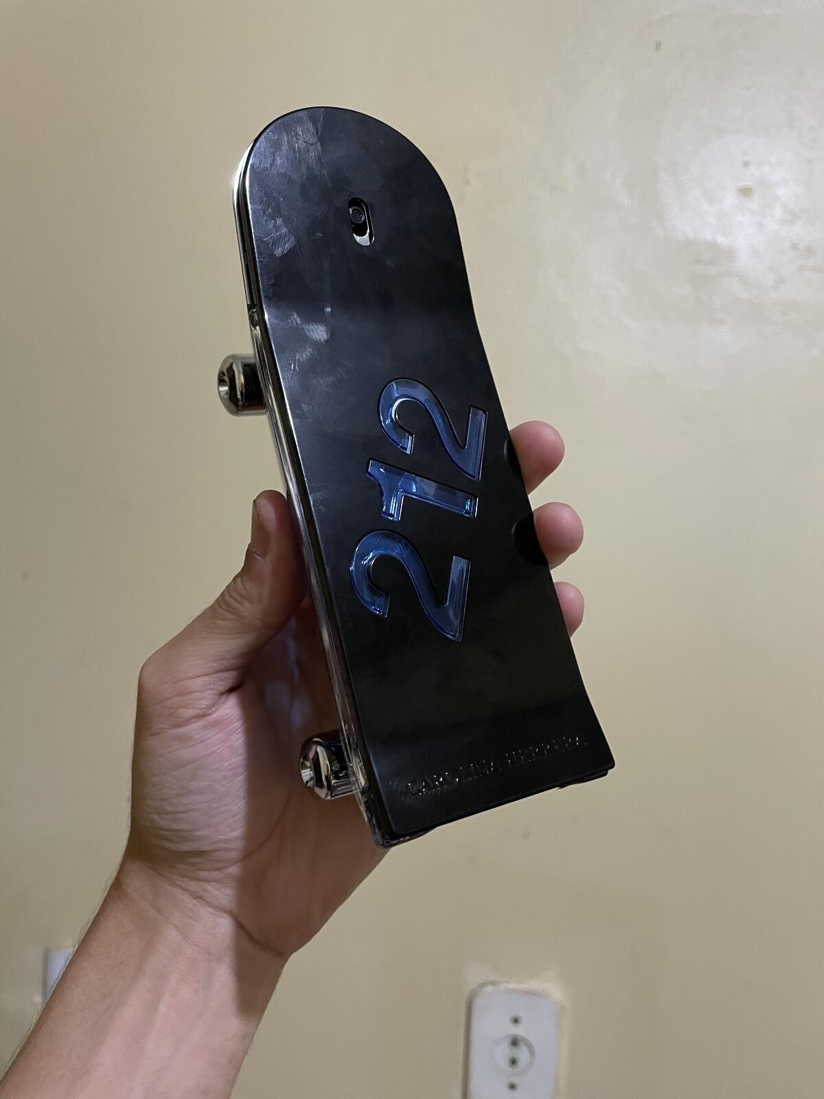 212 Heroes Collector Edition Carolina Herrera одеколон — новый аромат ...