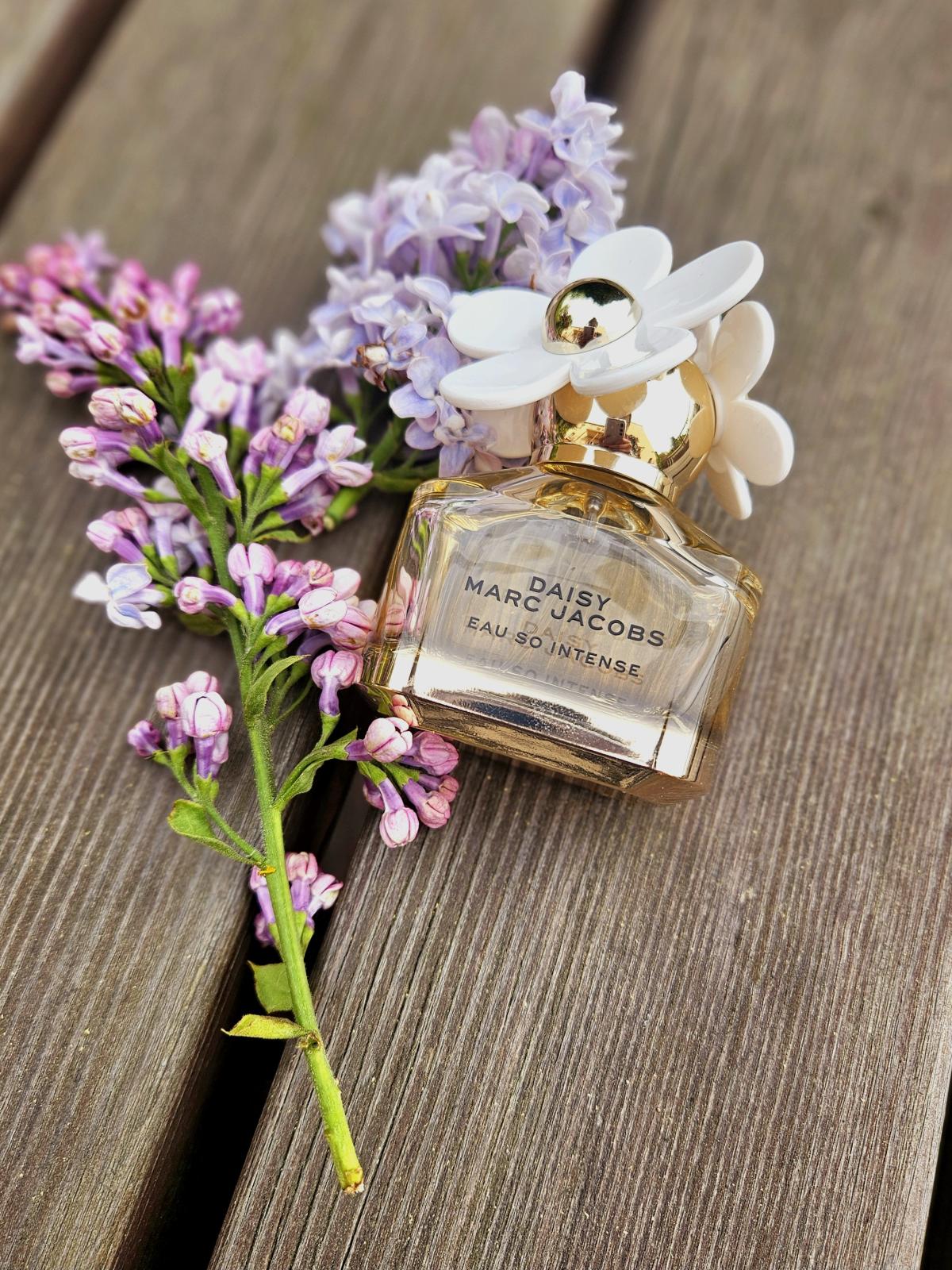 Daisy Eau So Intense Marc Jacobs perfume - a fragrance for women 2021