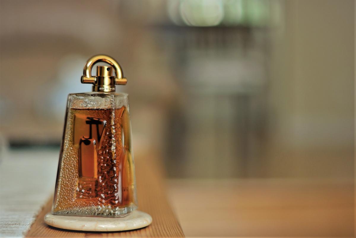 Pi Givenchy cologne - a fragrance for men 1998
