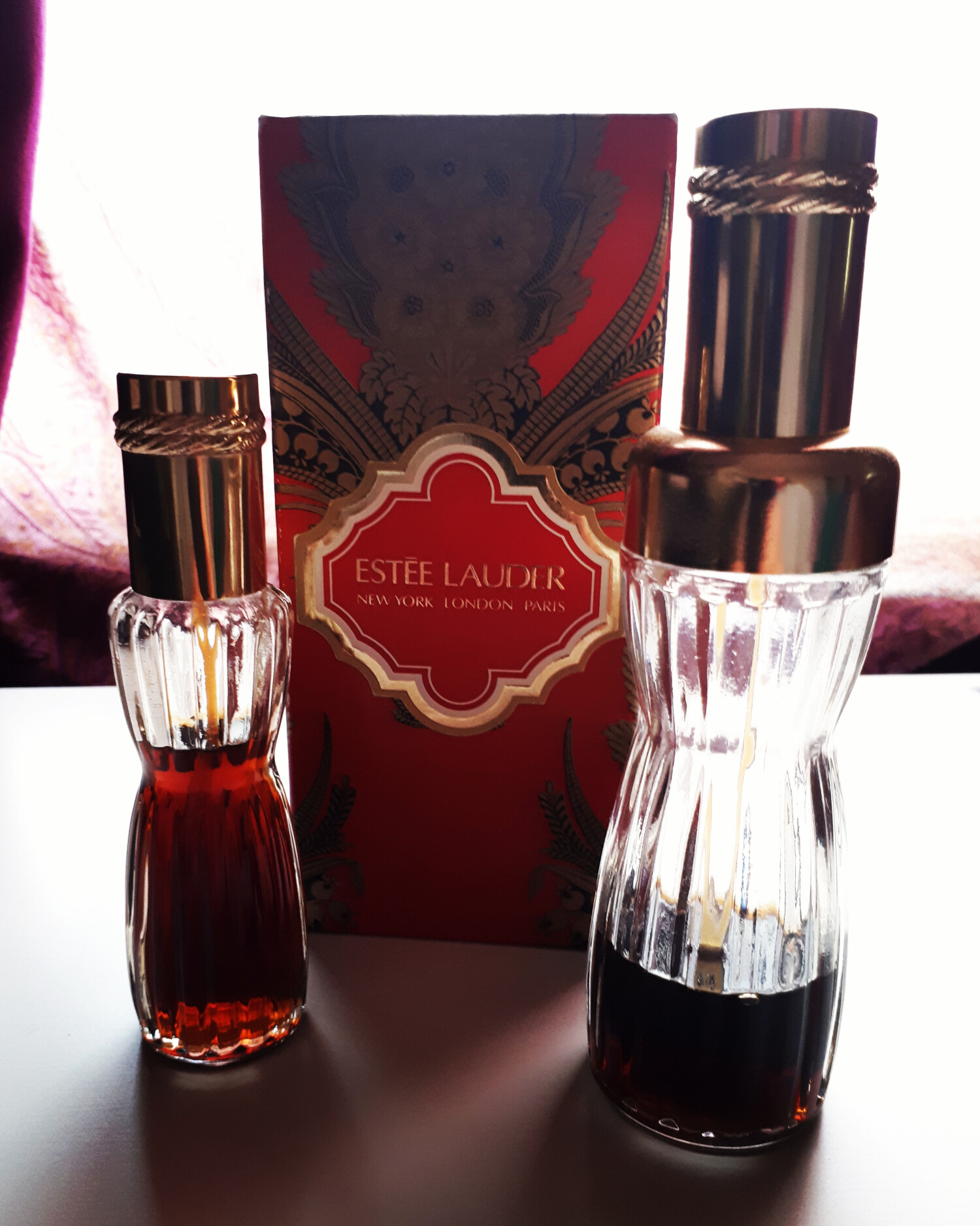 Youth-Dew Estée Lauder perfume - a fragrance for women 1953