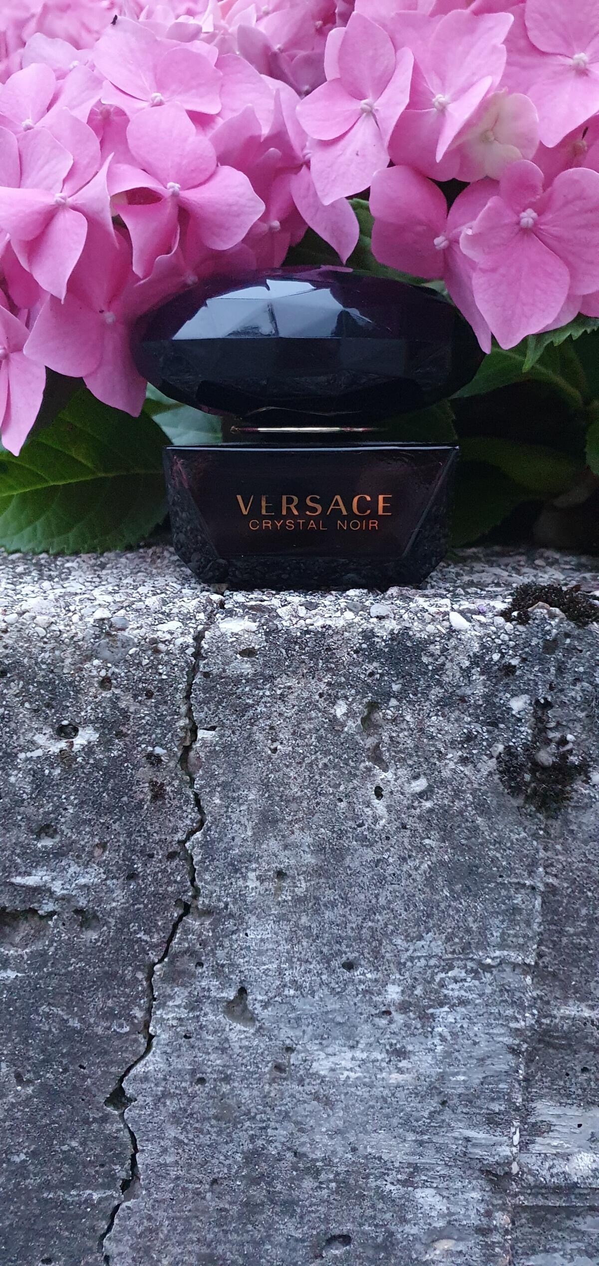 Crystal Noir Versace perfume - a fragrance for women 2004