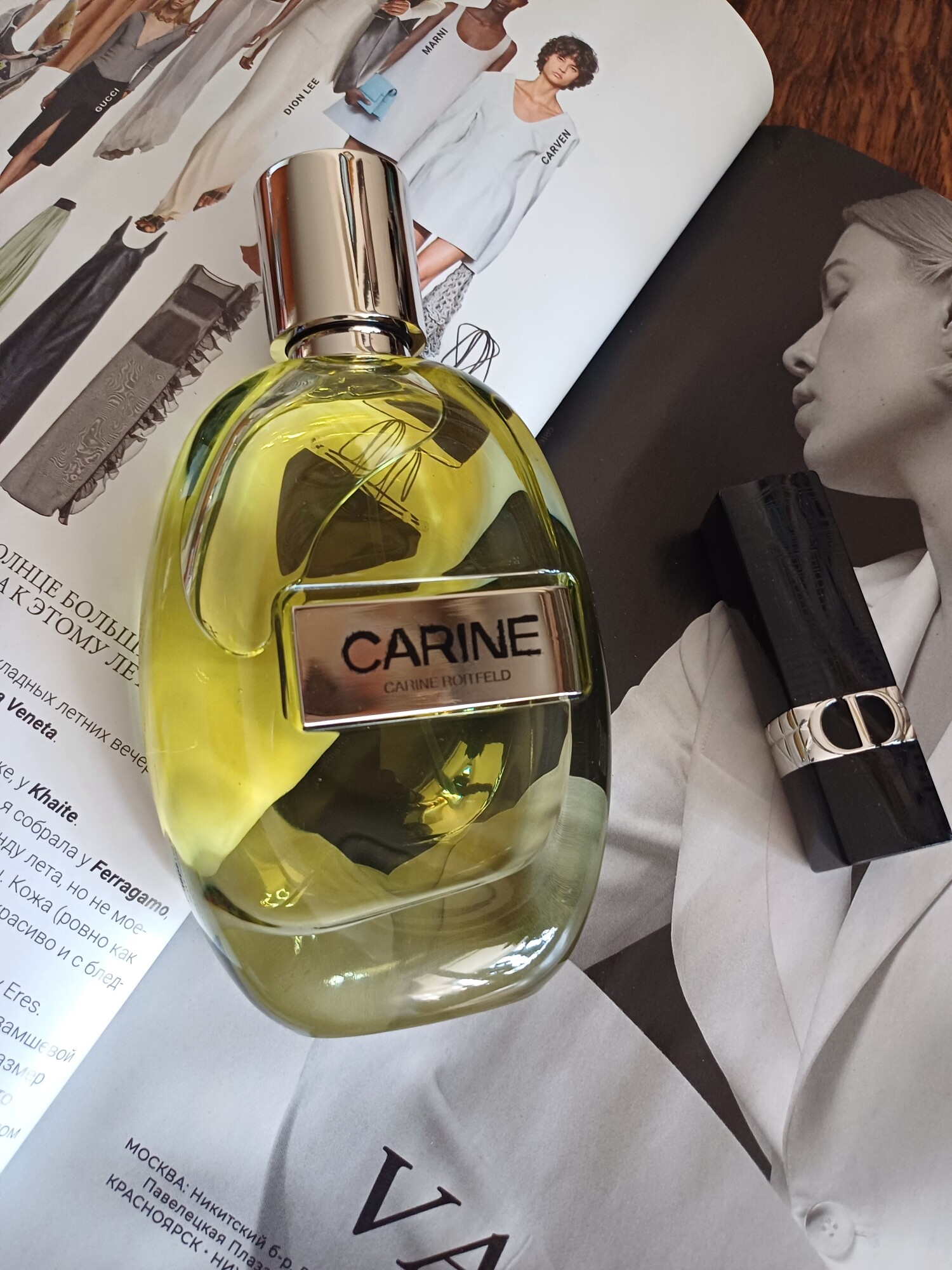Carine Carine Roitfeld - una fragranza unisex 2022