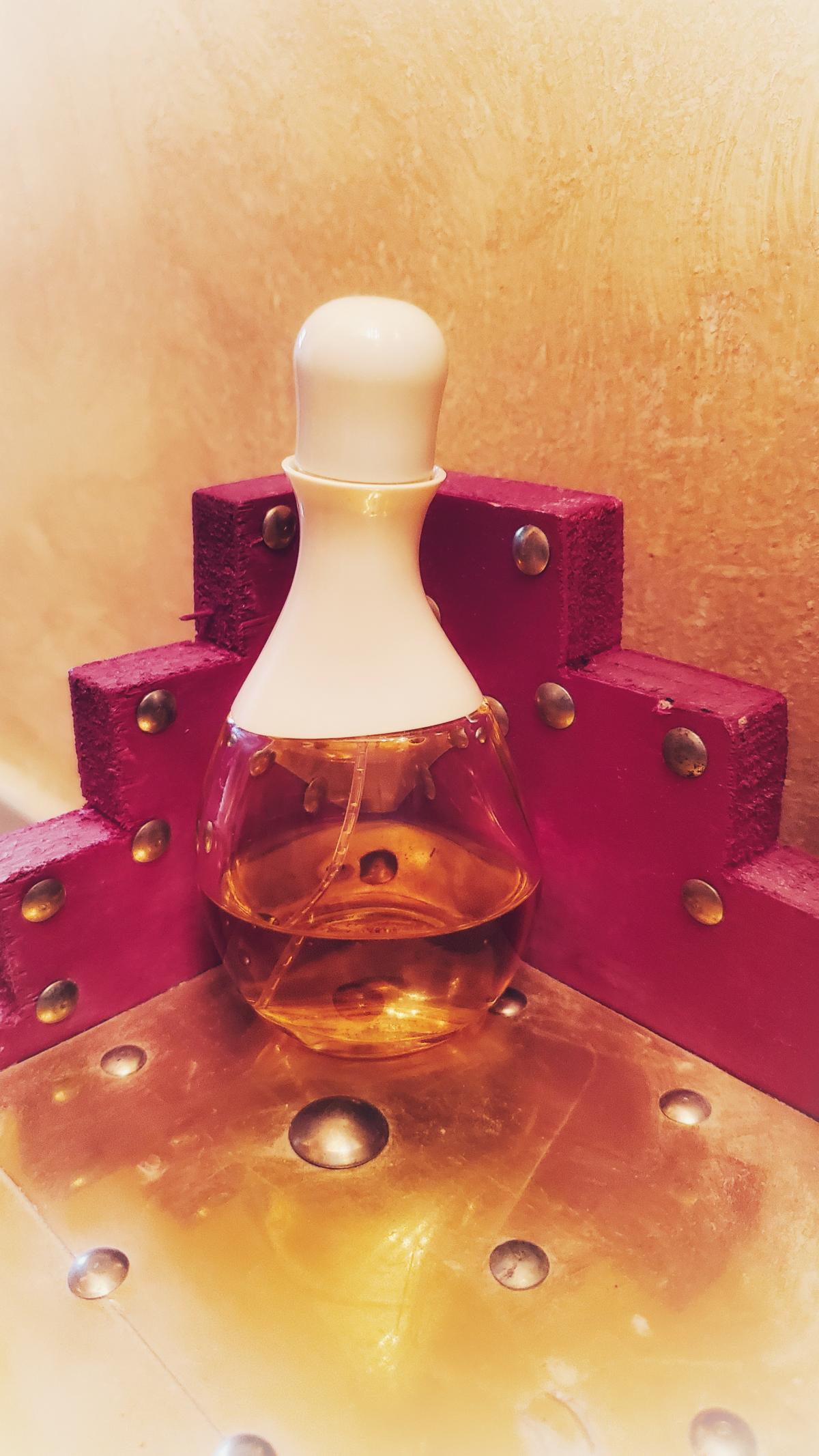 Halston Classic Halston perfume - a fragrance for women 1975