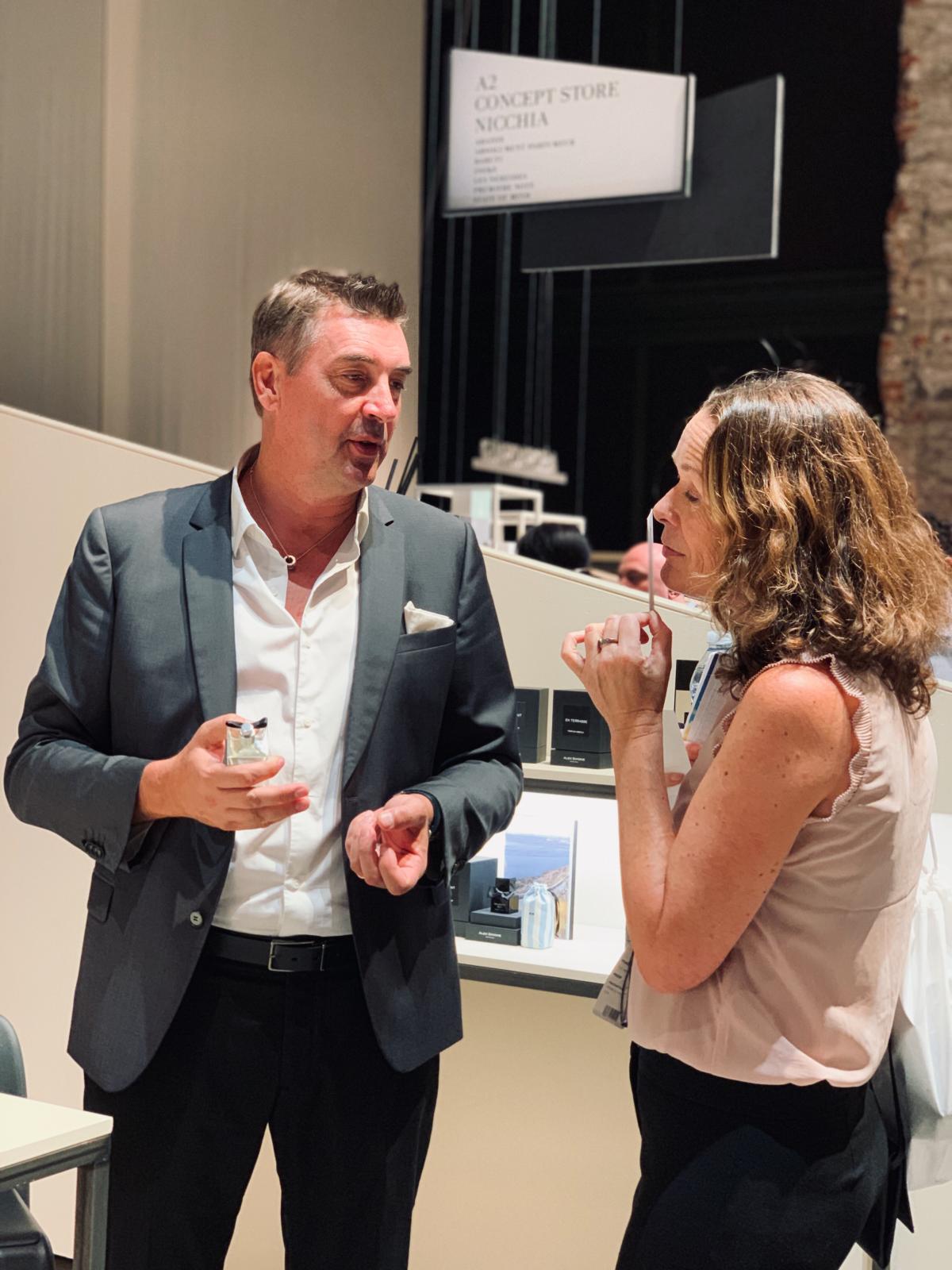 Tellement Bleu Alex Simone сүрчиг - a сүрчиг эрэгтэй эмэгтэй 2017