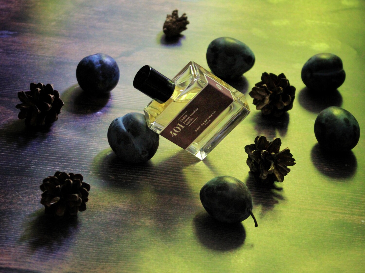 401 cedar, candied plum, vanilla Bon Parfumeur 香水 - 2017年のユニセックス フレグランス