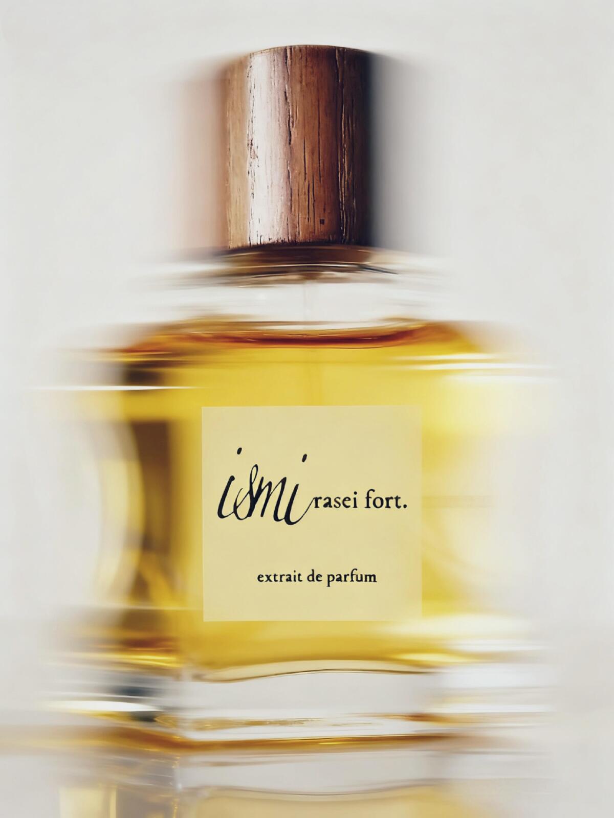 Ismi Rasei Fort аромат — аромат для мужчин и женщин 2023