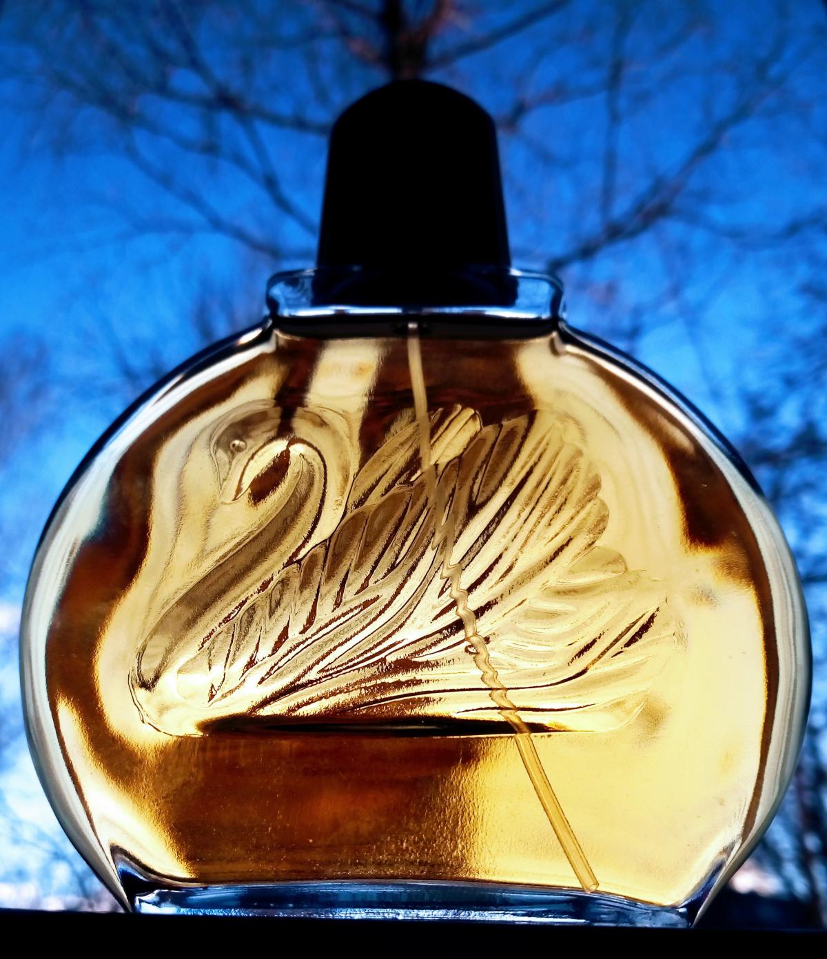 Vanderbilt Gloria Vanderbilt perfume - a fragrance for women 1982