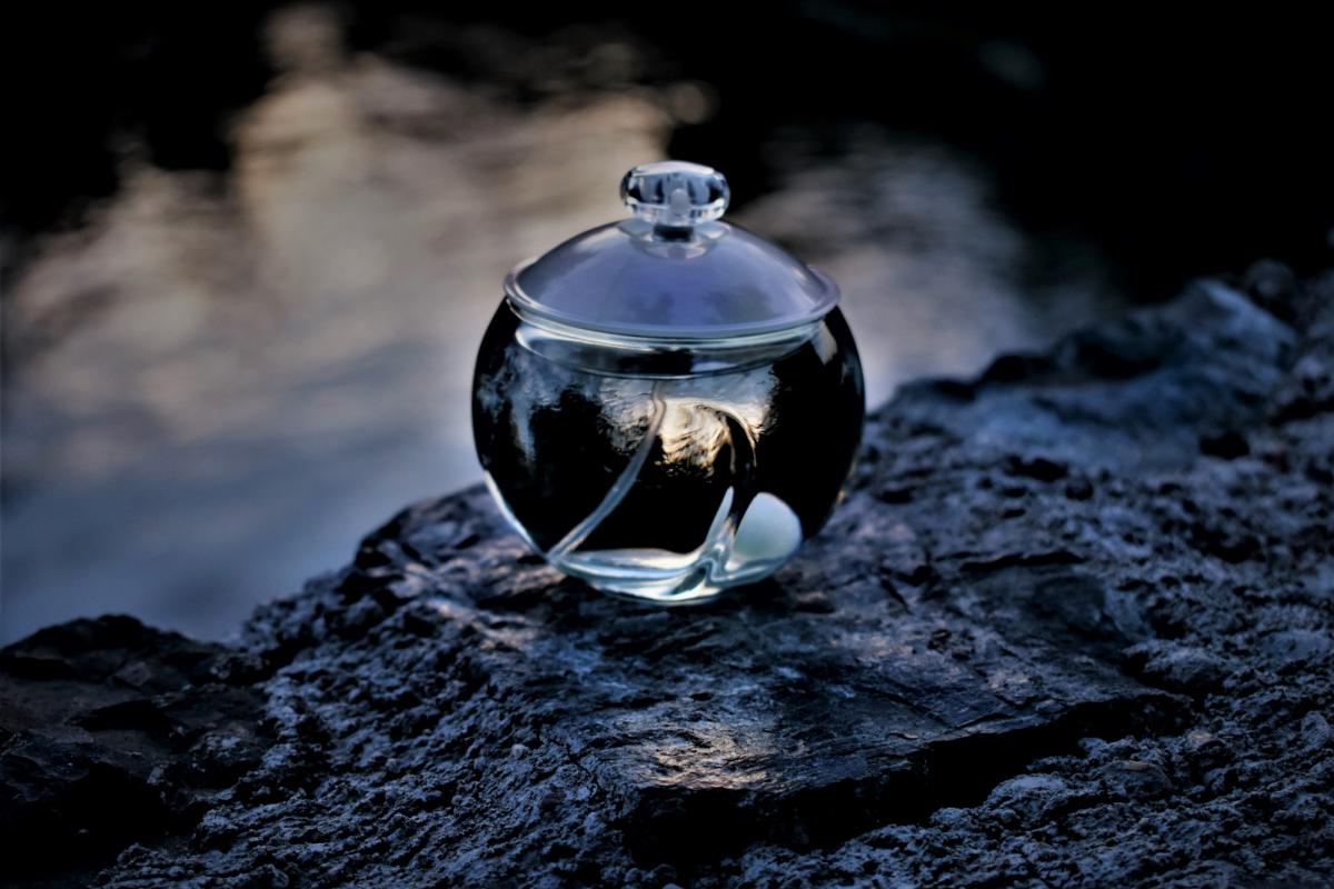 Noa Cacharel perfume - a fragrance for women 1998