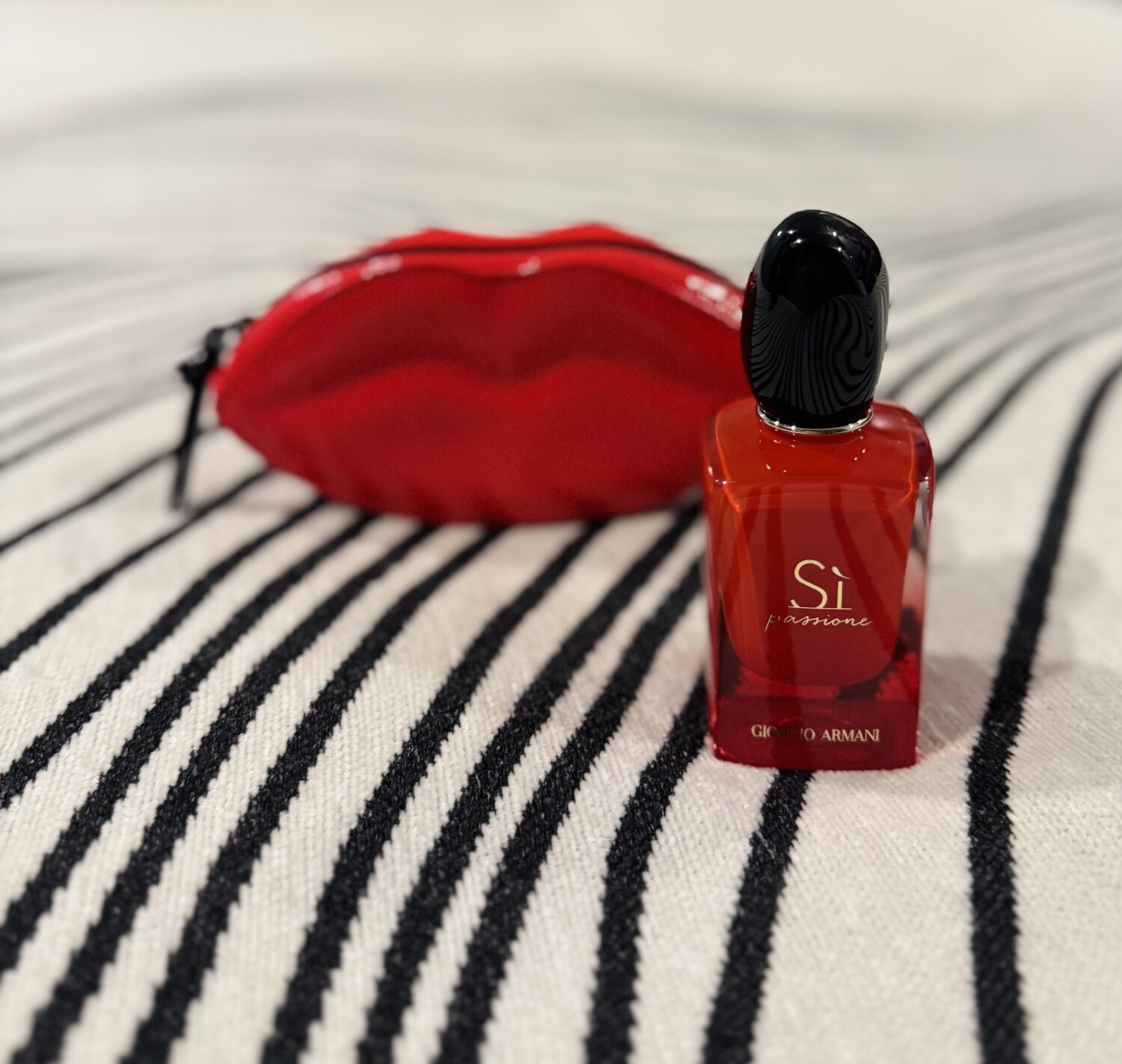 Sì Passione Intense Giorgio Armani perfume - a fragrance for women 2020