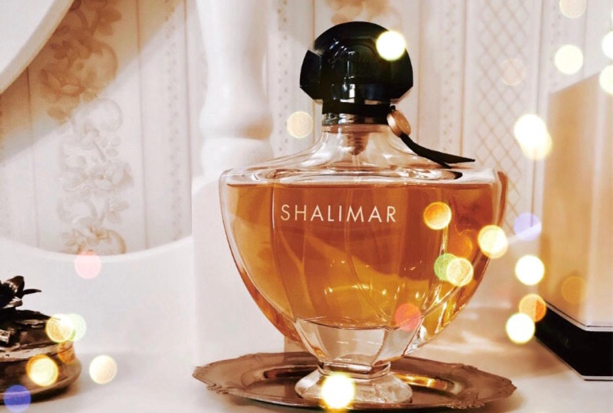 Shalimar Eau de Parfum Guerlain perfume - a fragrance for women 1990