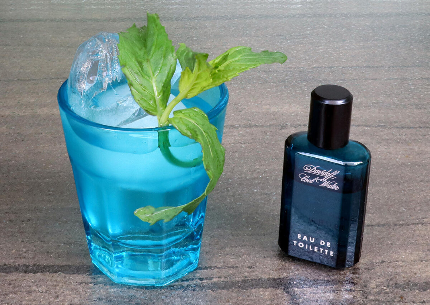 Cool Water Davidoff cologne - a fragrance for men 1988