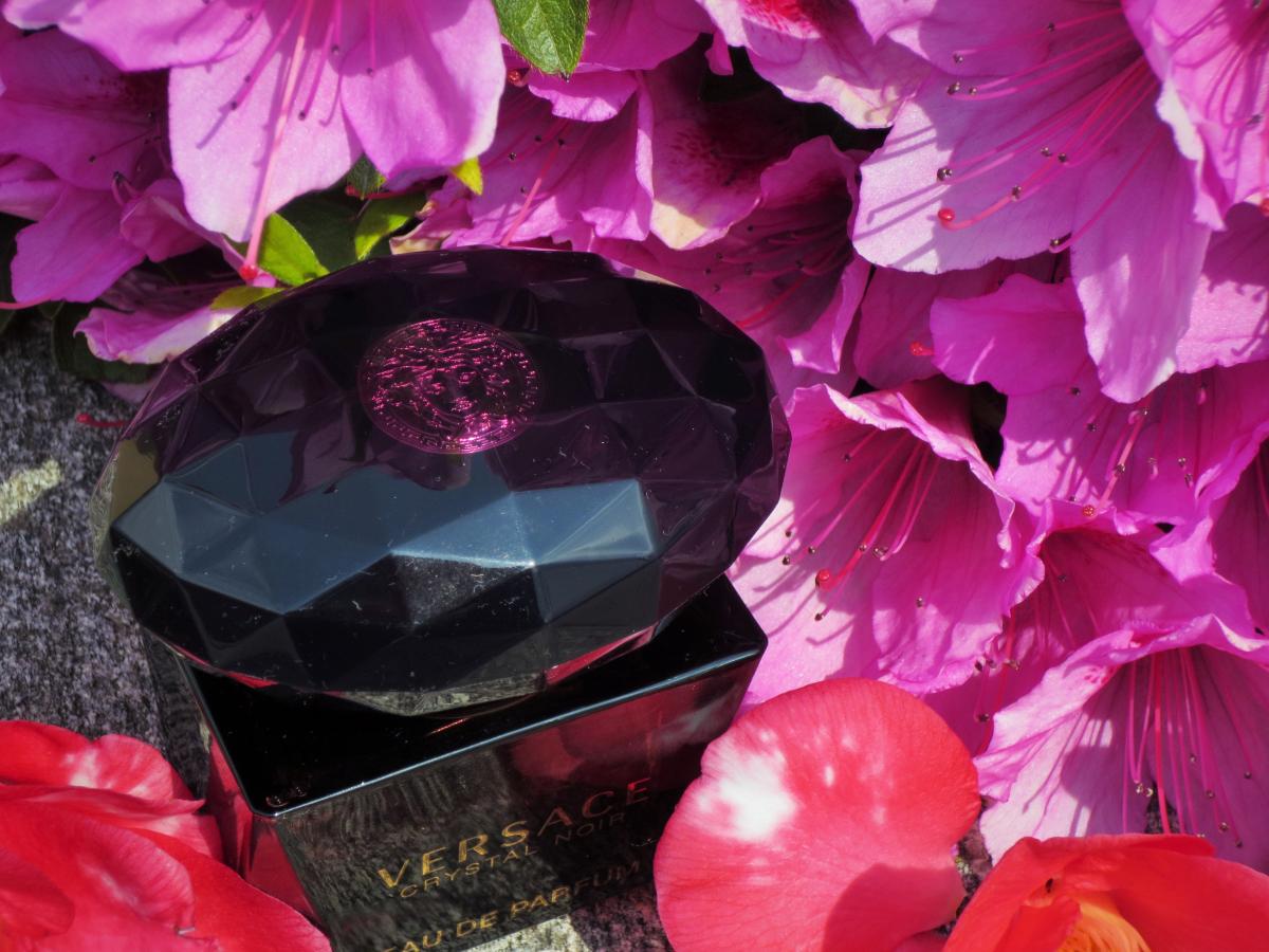 Crystal Noir Versace perfume - a fragrance for women 2004