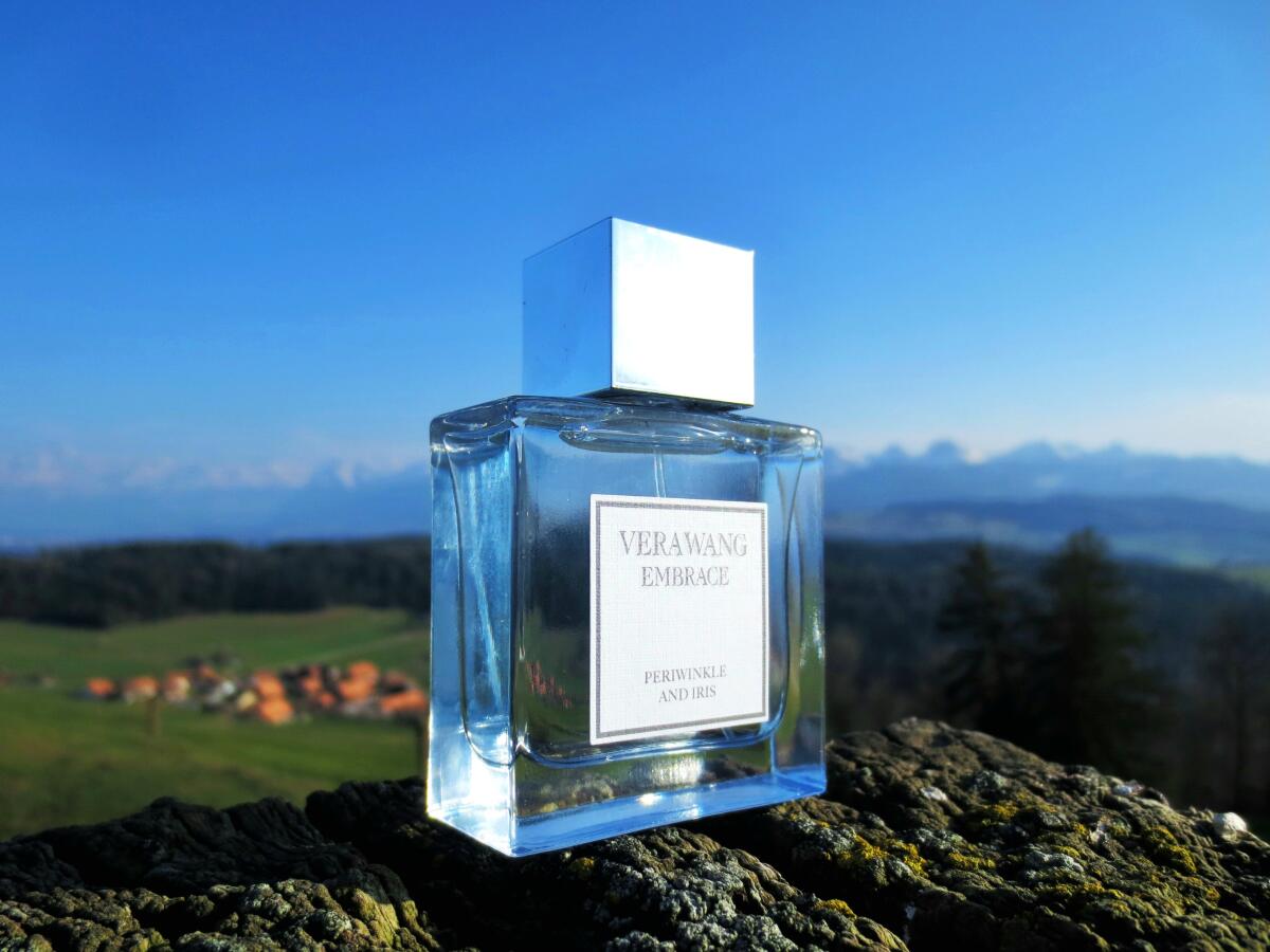 Embrace Periwinkle & Iris Vera Wang perfume - a fragrance for women 2015