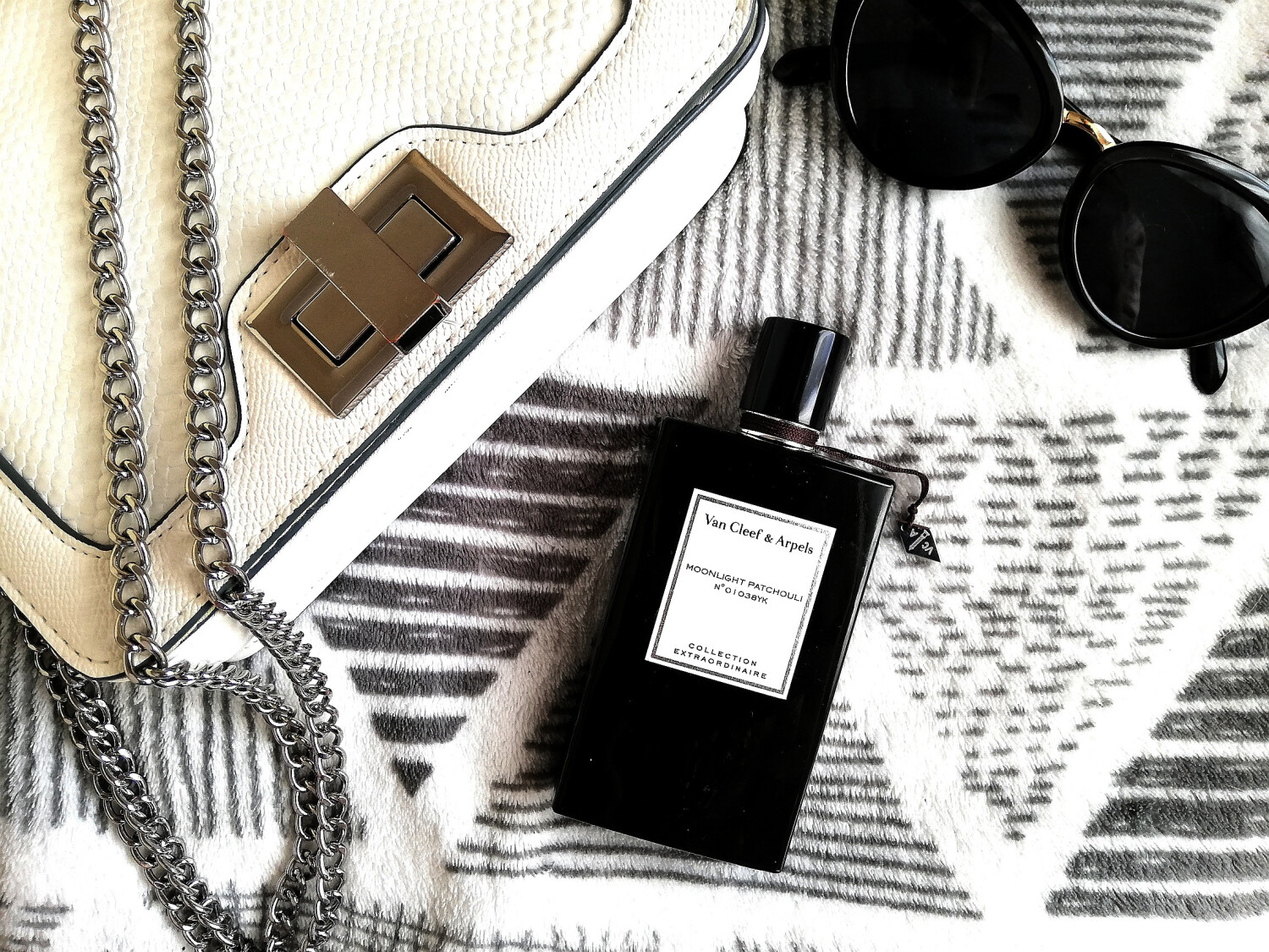 Moonlight Patchouli Van Cleef & Arpels perfume - a fragrance for women ...