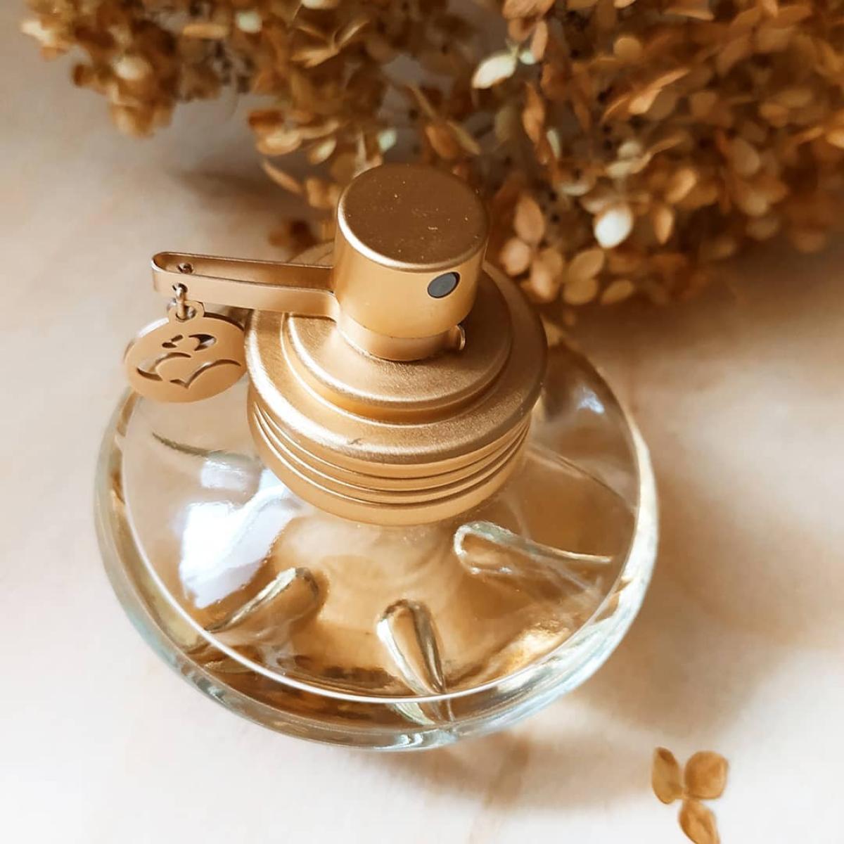 S Shakira perfume - a fragrance for women 2010