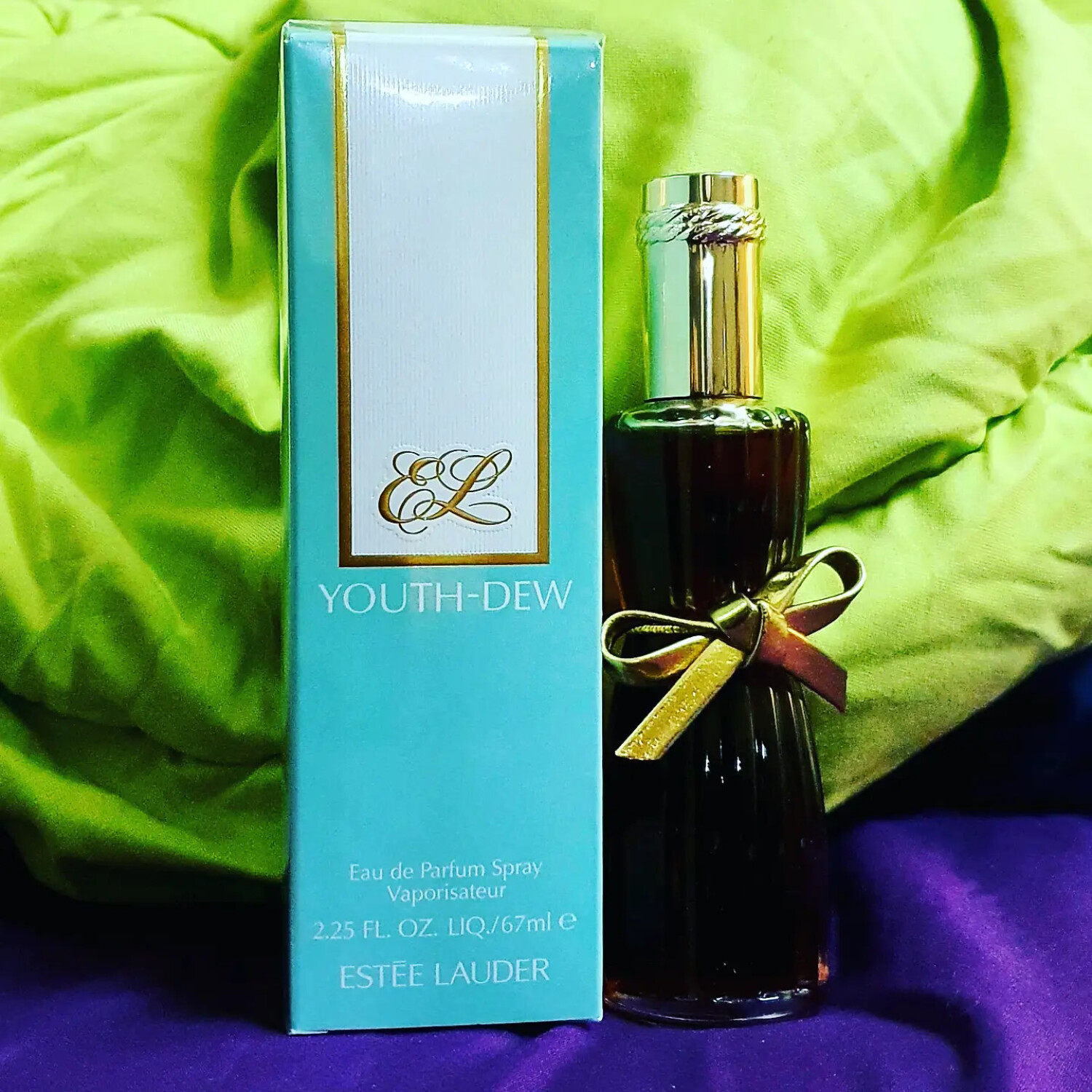 Youth-Dew Estée Lauder perfume - a fragrance for women 1953