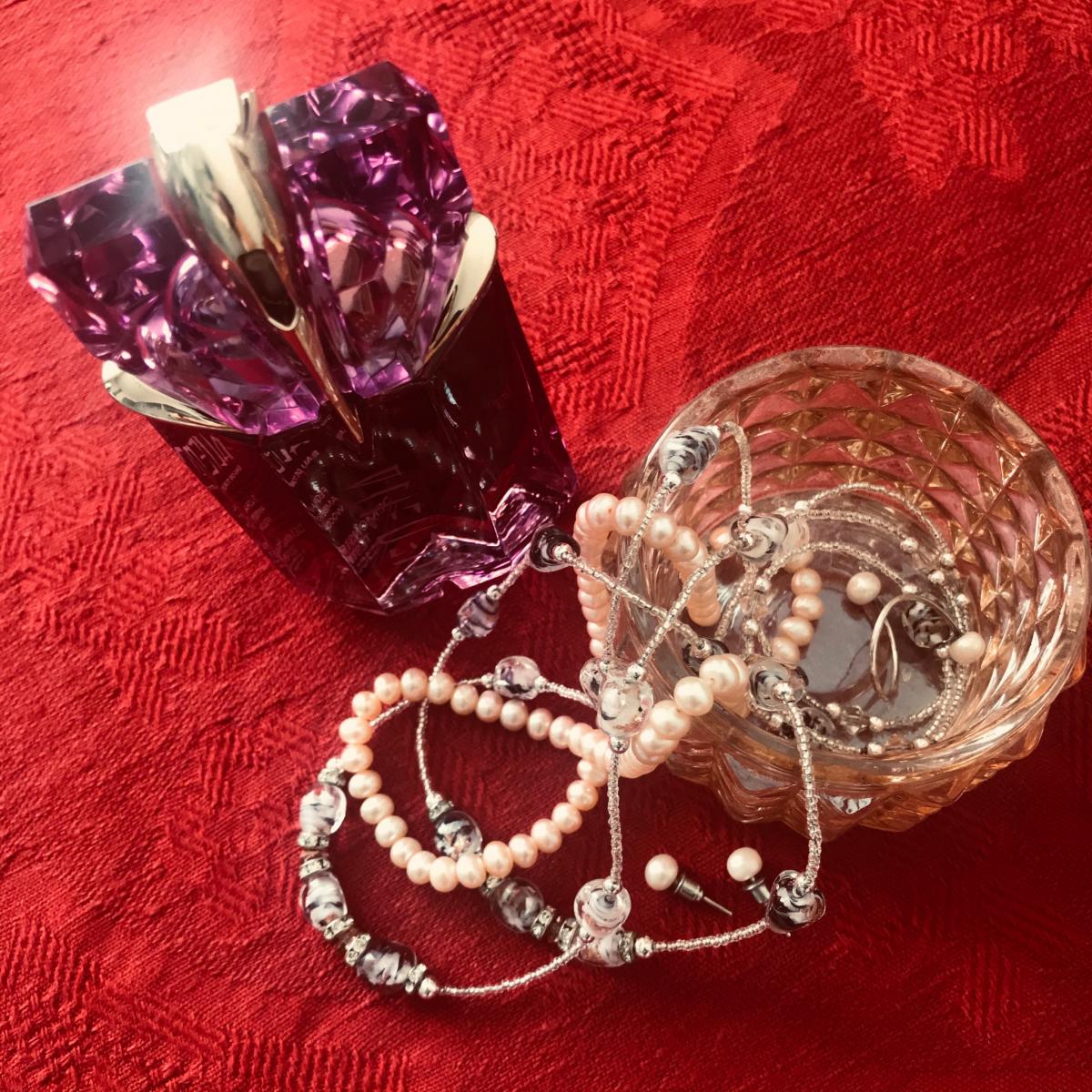 Alien Mugler perfume - a fragrance for women 2005