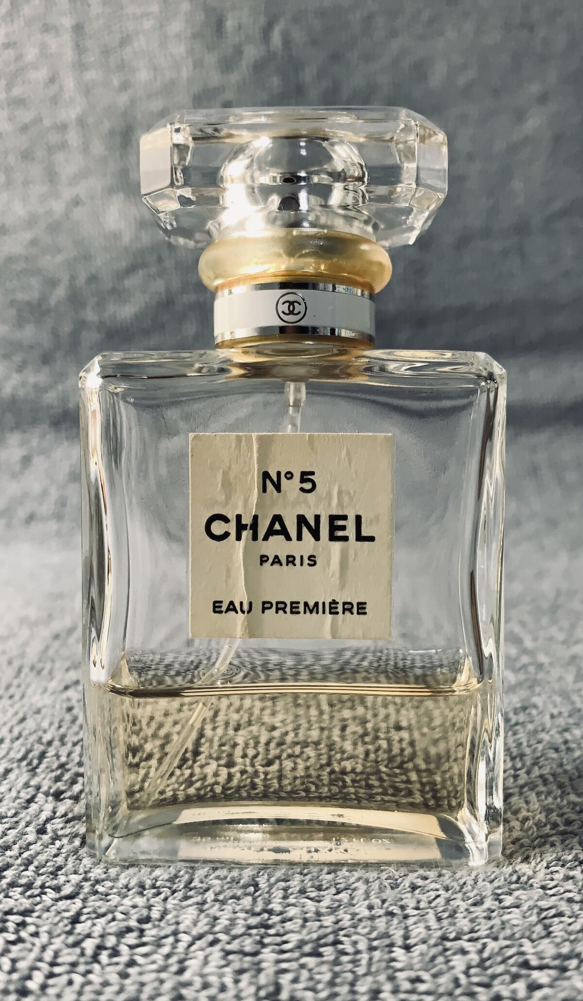 Chanel No 5 Eau Premiere (2015) Chanel perfume - a fragrance for women 2015