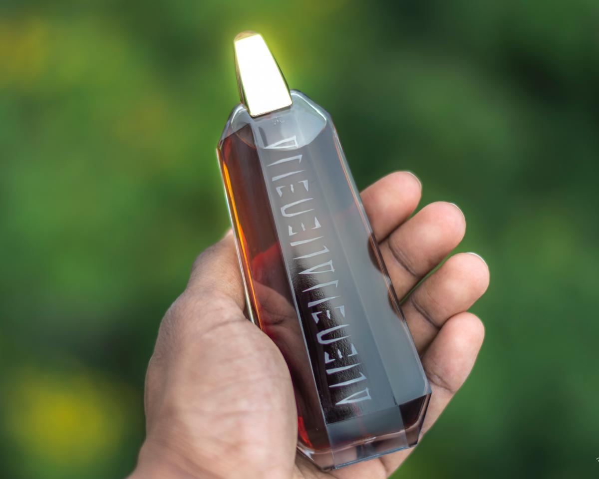 Alien Essence Absolue Mugler perfume - a fragrance for women 2012