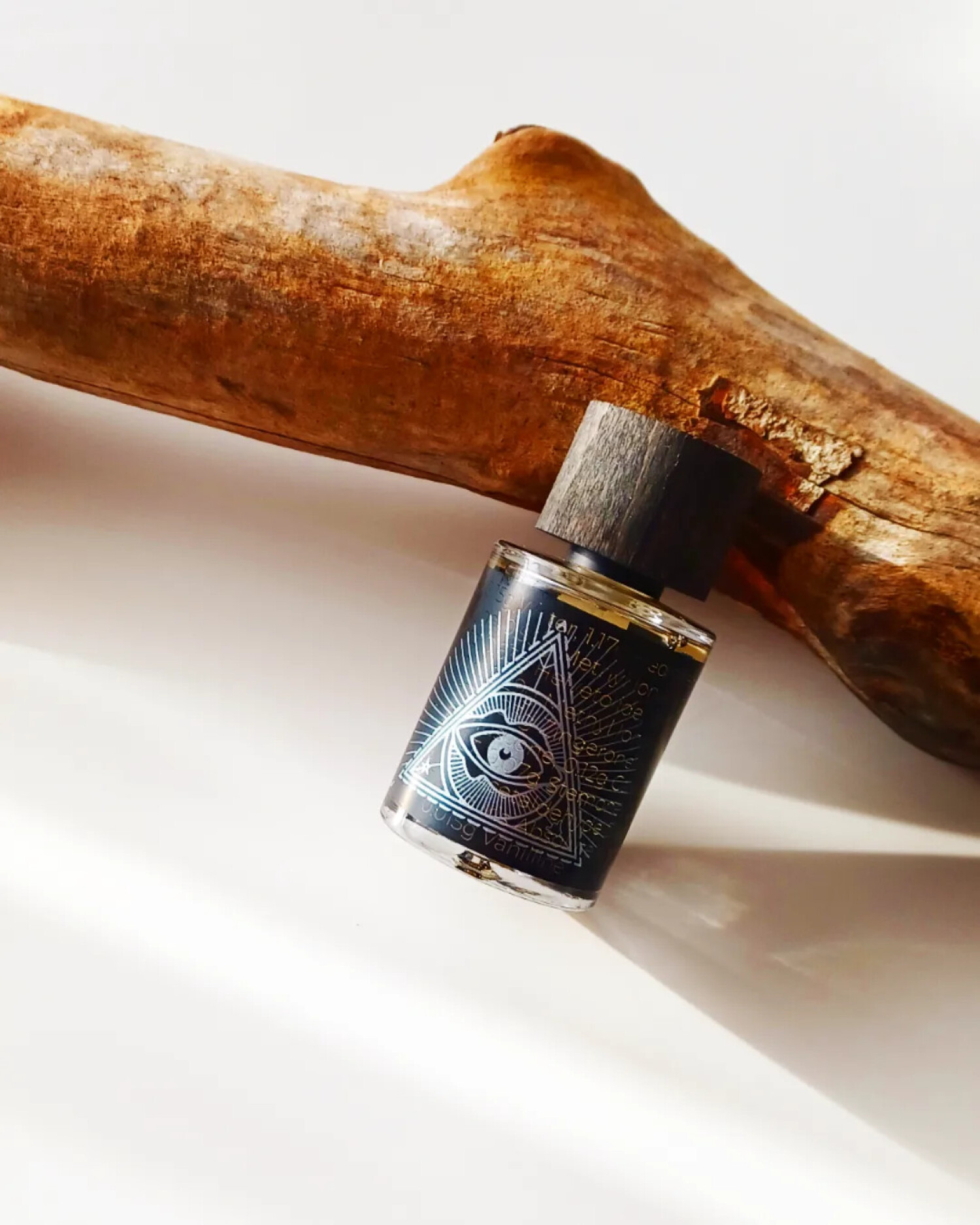 WEALTH 4181 Perfume.Sucks - una fragranza unisex 2023