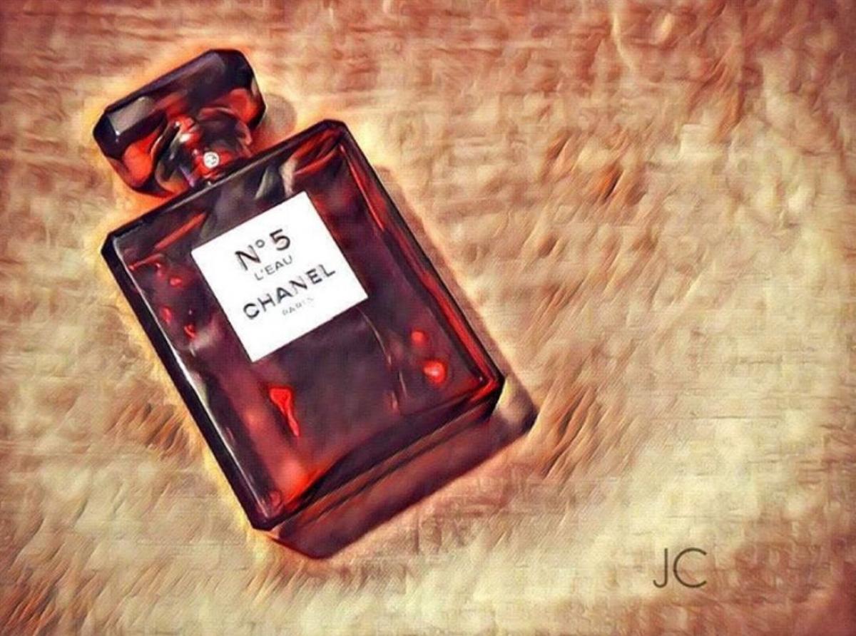 Chanel No 5 L'Eau Red Edition Chanel perfume - a fragrance for women 2018