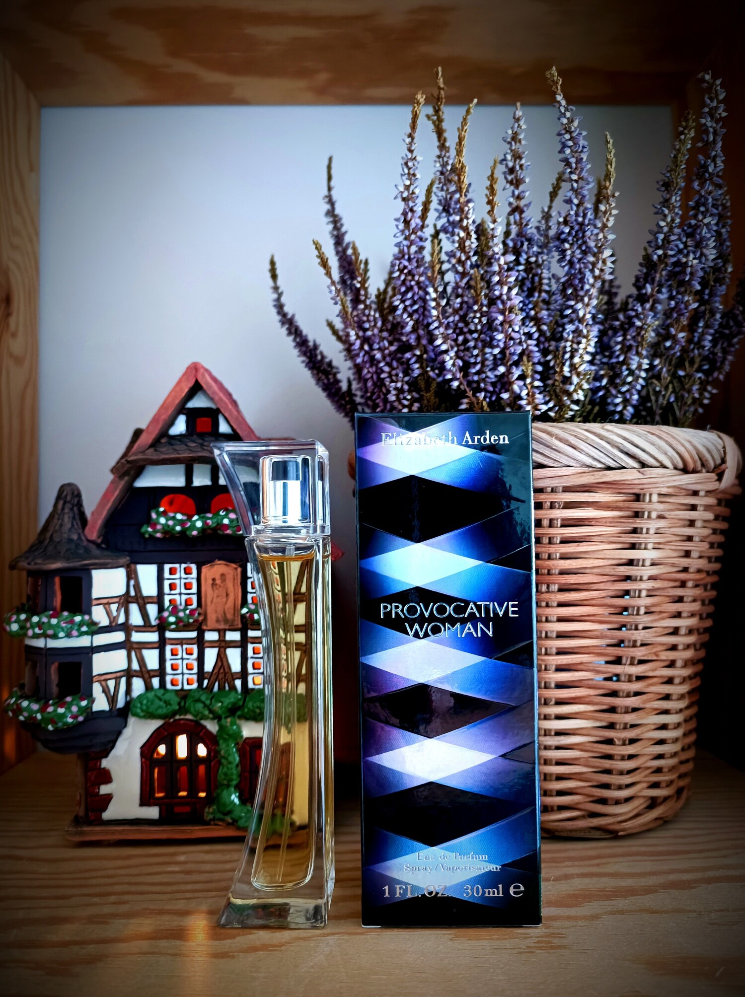 Provocative Woman Elizabeth Arden perfume - a fragrance for women 2004