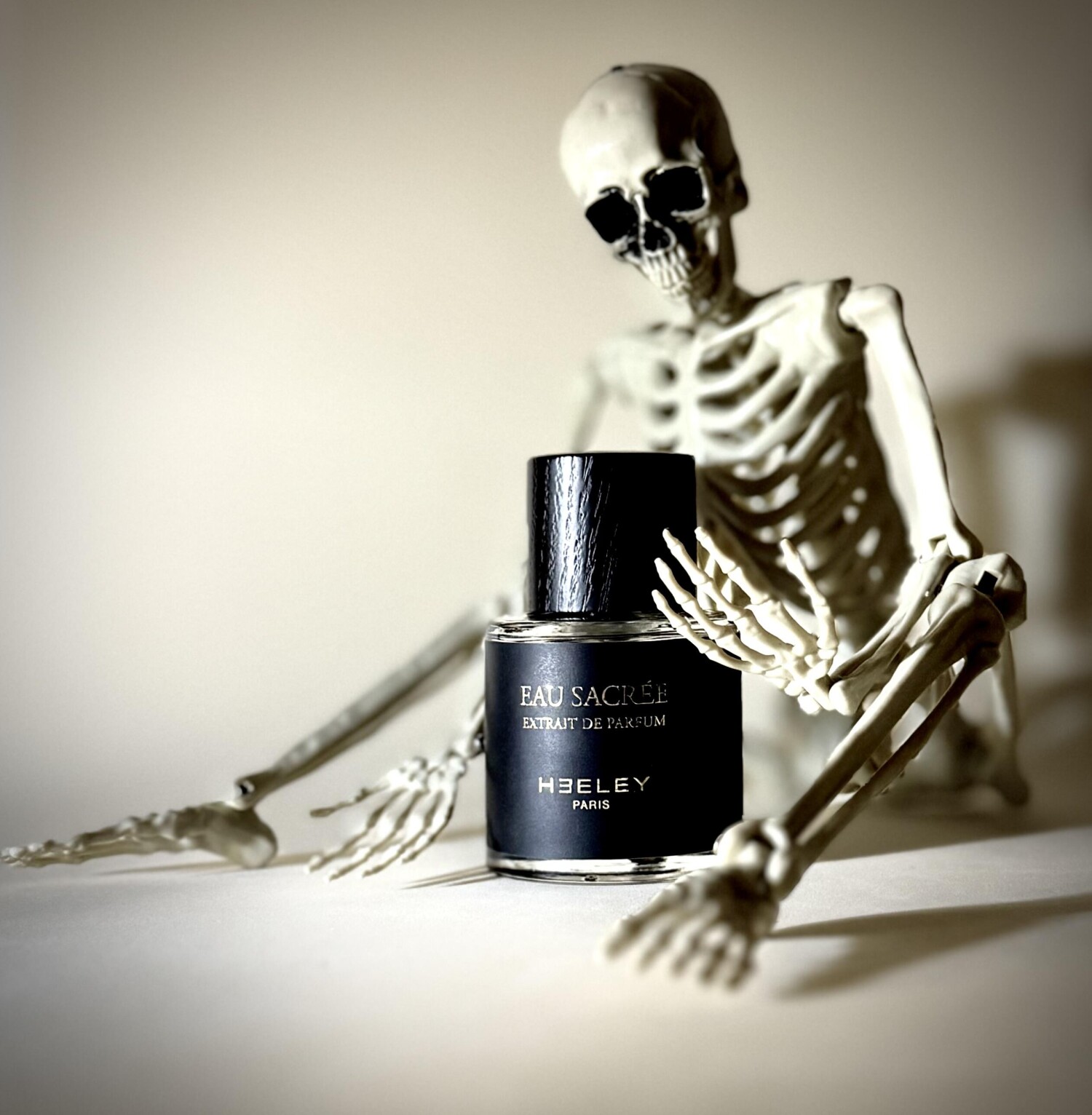 Eau Sacree James Heeley 香水 - 2016年のユニセックス フレグランス