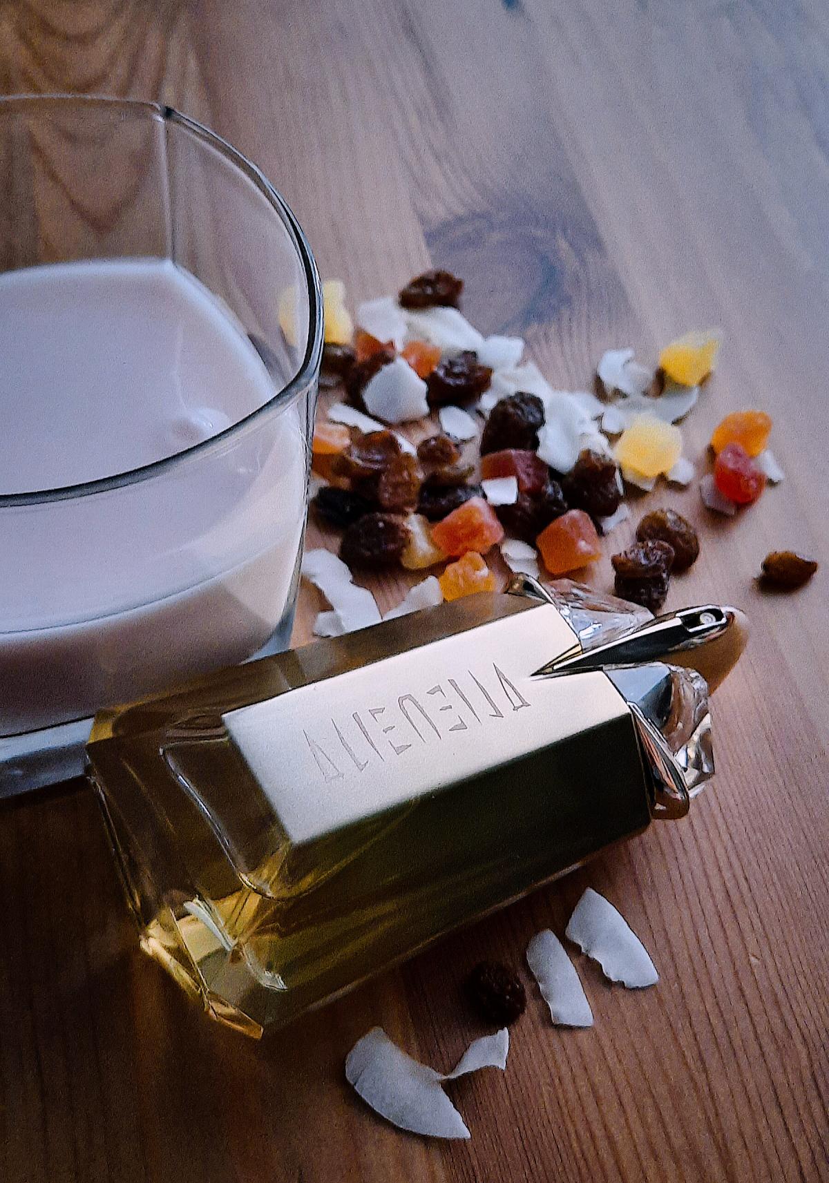 Alien Goddess Mugler perfume - a fragrance for women 2021