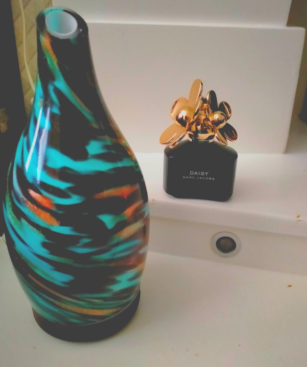 Daisy Black Edition Marc Jacobs perfume - a fragrance for women 2008