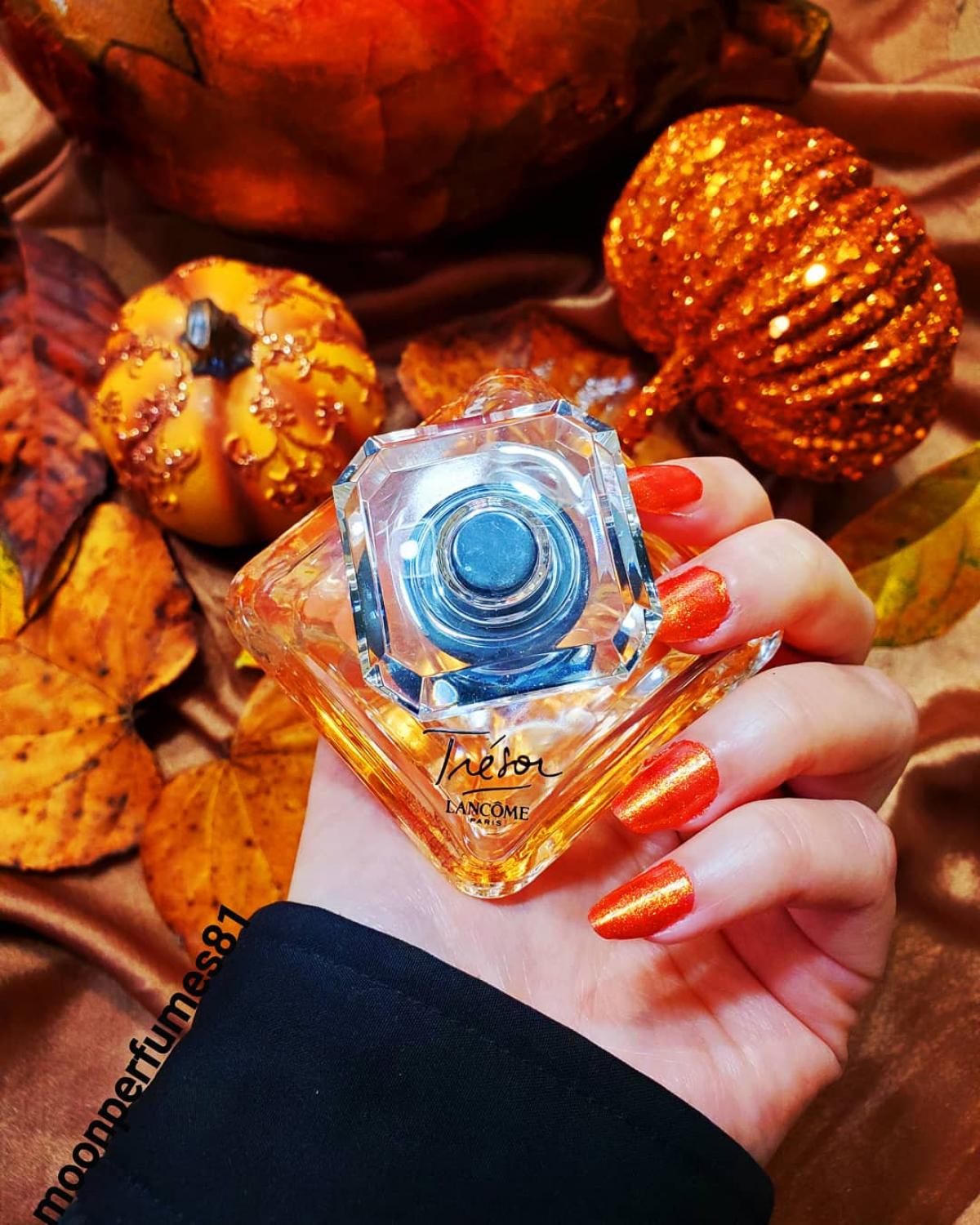 Tresor Lancome perfume - a fragrance for women 1990