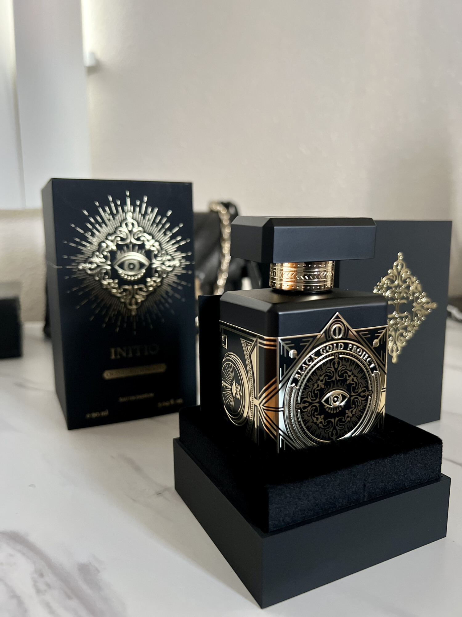 Oud for Greatness Initio Parfums Prives - una fragranza unisex 2018