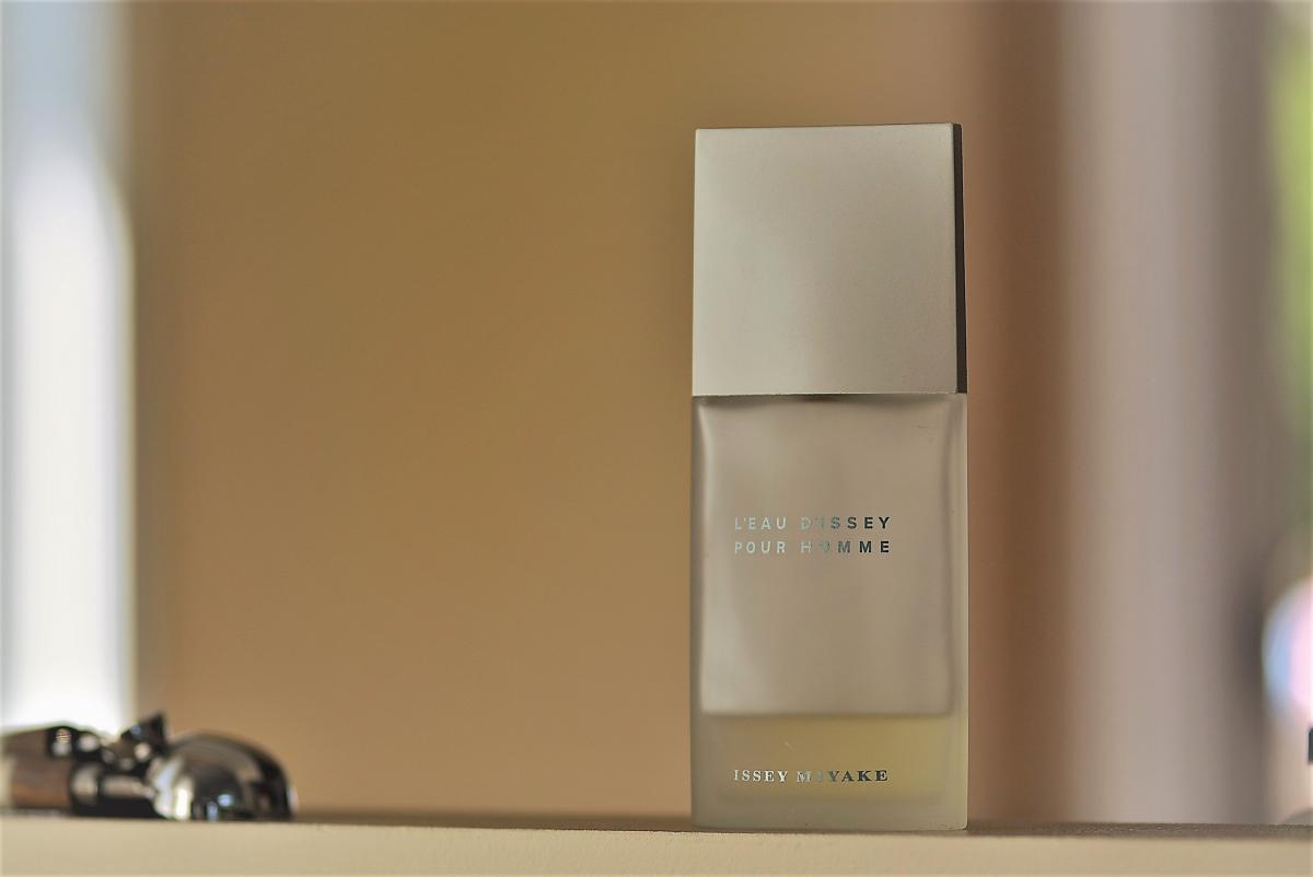 L'Eau d'Issey Pour Homme Issey Miyake cologne - a fragrance for men 1994