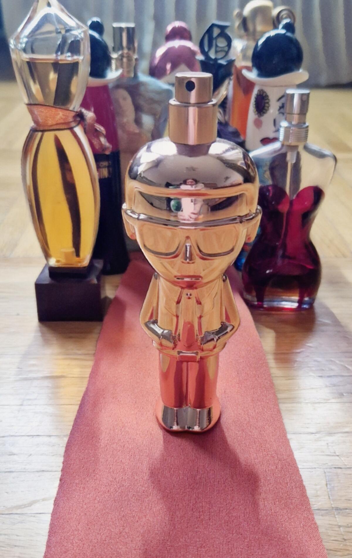 Ikonik Woman Karl Lagerfeld parfem - novi parfem za žene 2024