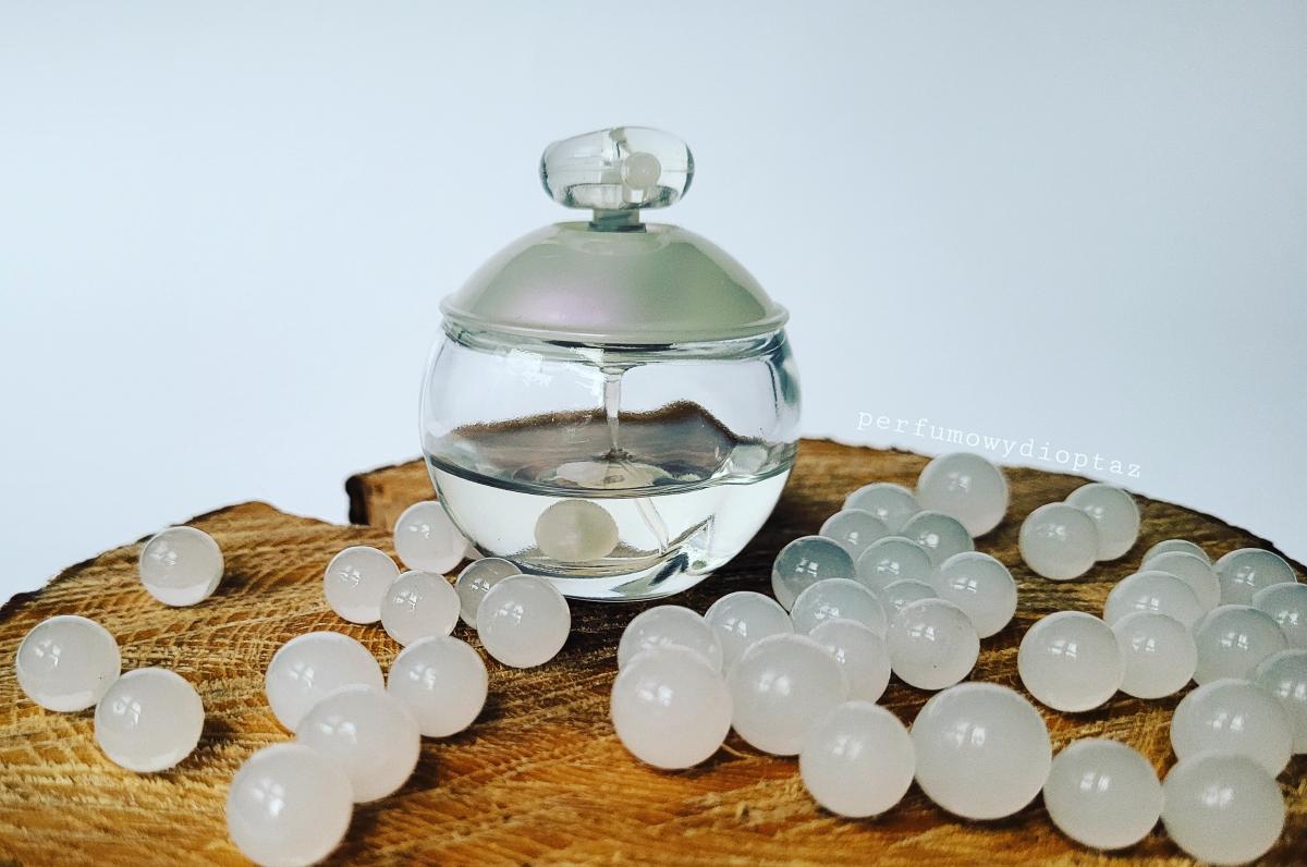 Noa Cacharel perfume - a fragrance for women 1998