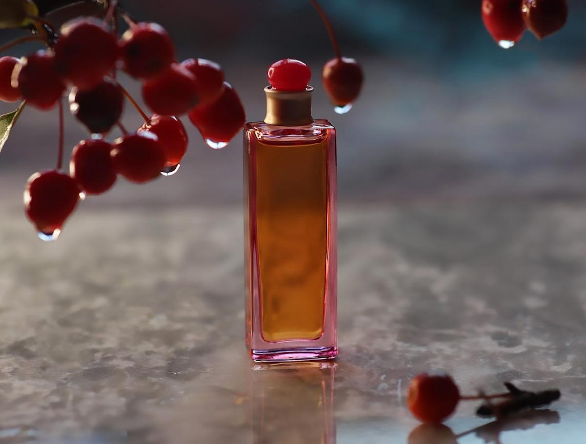 Gloria Cacharel perfume - a fragrance for women 2002