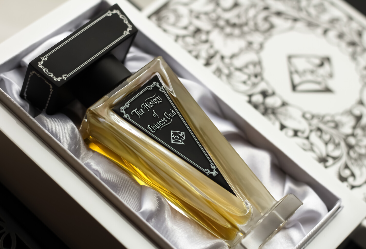 The History of Chinese Oud Areej Le Doré perfume - a fragrance for ...
