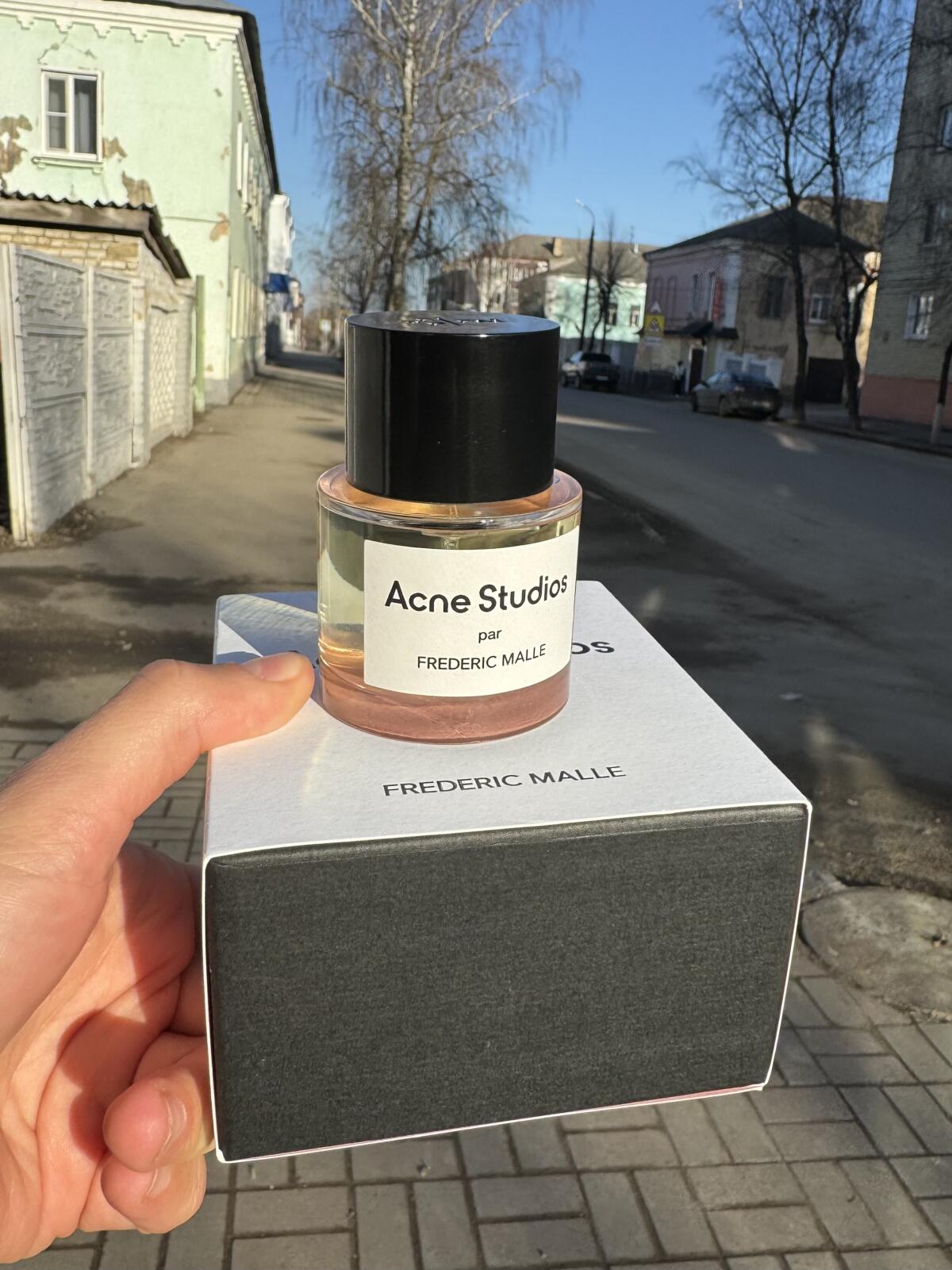 Acne Studios Frederic Malle - una novità fragranza unisex 2024